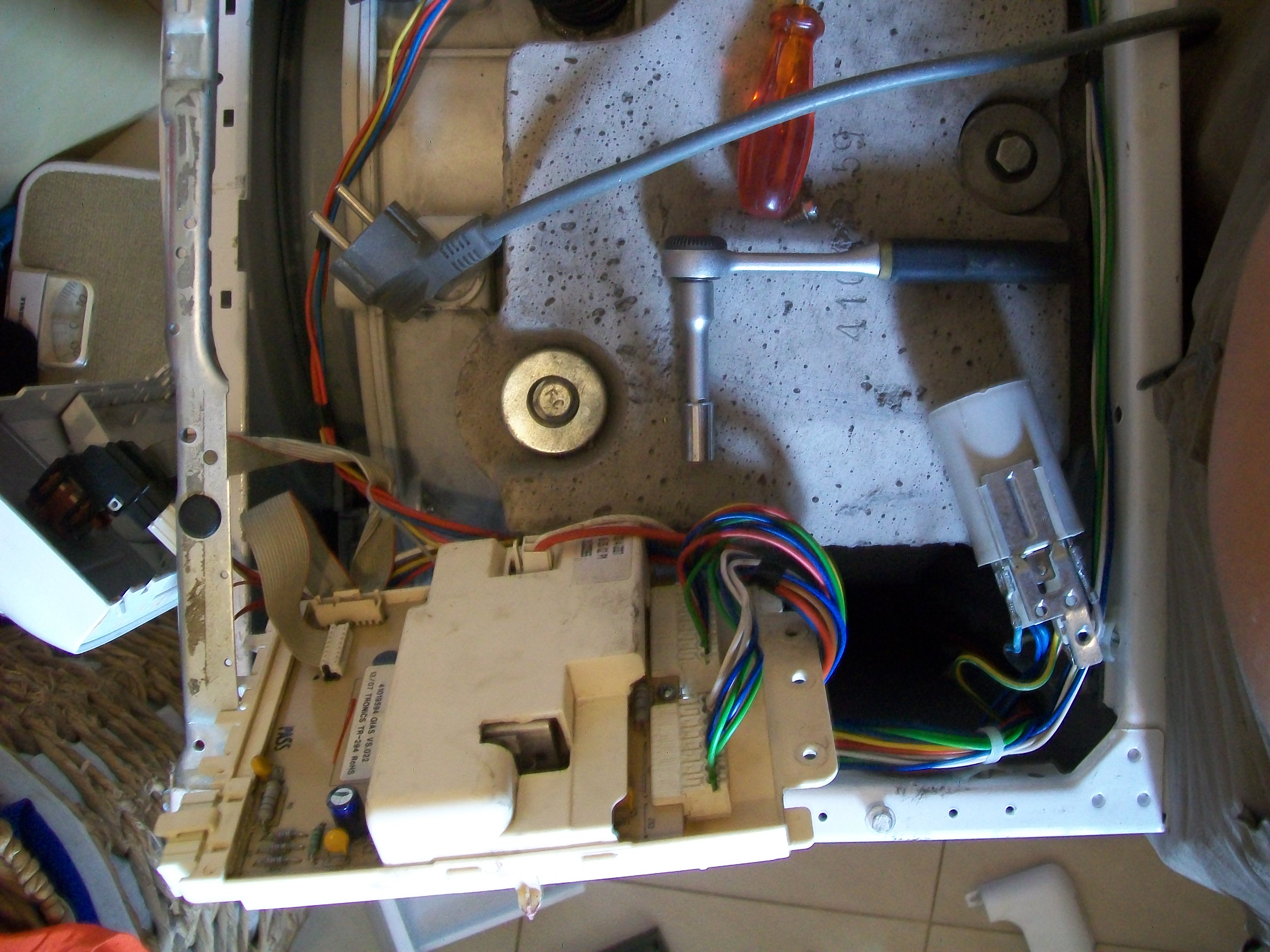 Candy Activa Smart CS2 125 - pralka nie działa, świecą się dwie diody ...