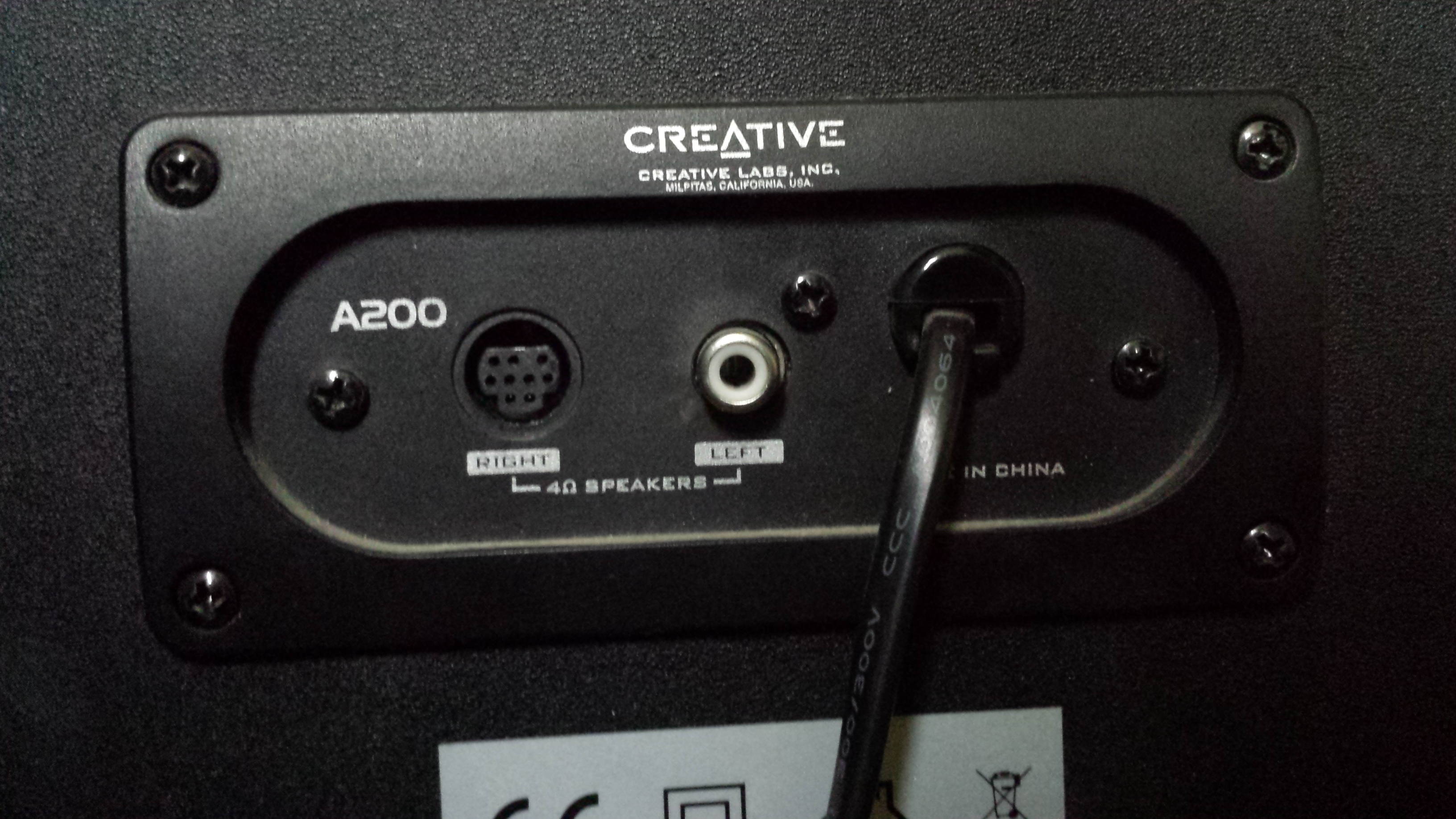 Jak podłączyć subwoofer Creative A200 do głośników i telefonu?