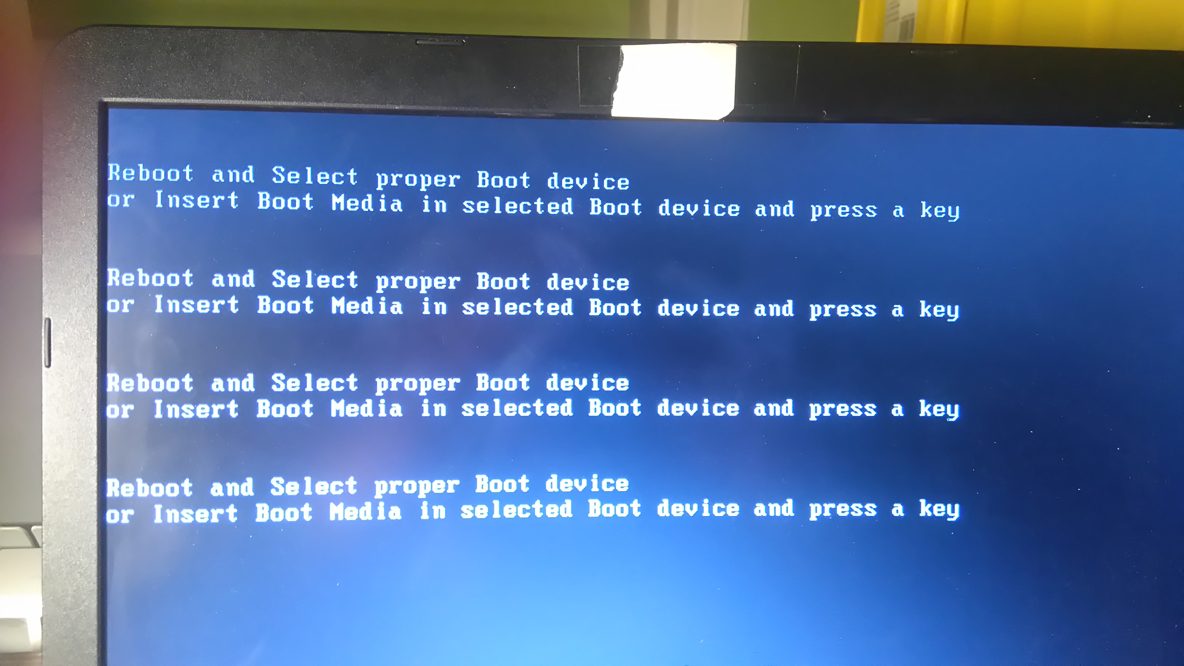 Laptop ASUS - Błąd Reboot and select proper boot device po upadku