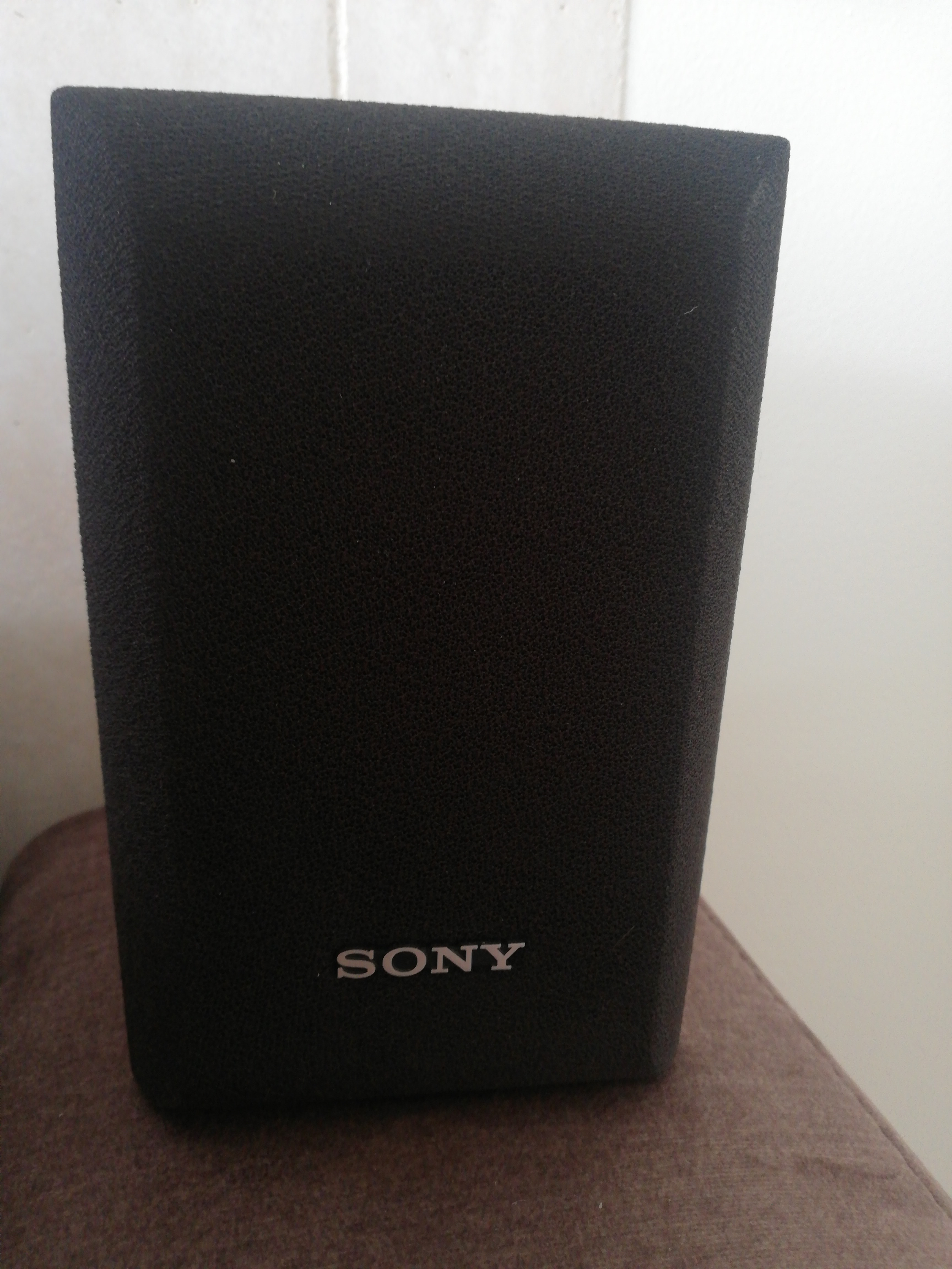 Satelity Sony SS-SR3000P - montaż na stojaku czy uchwycie ścianowym?