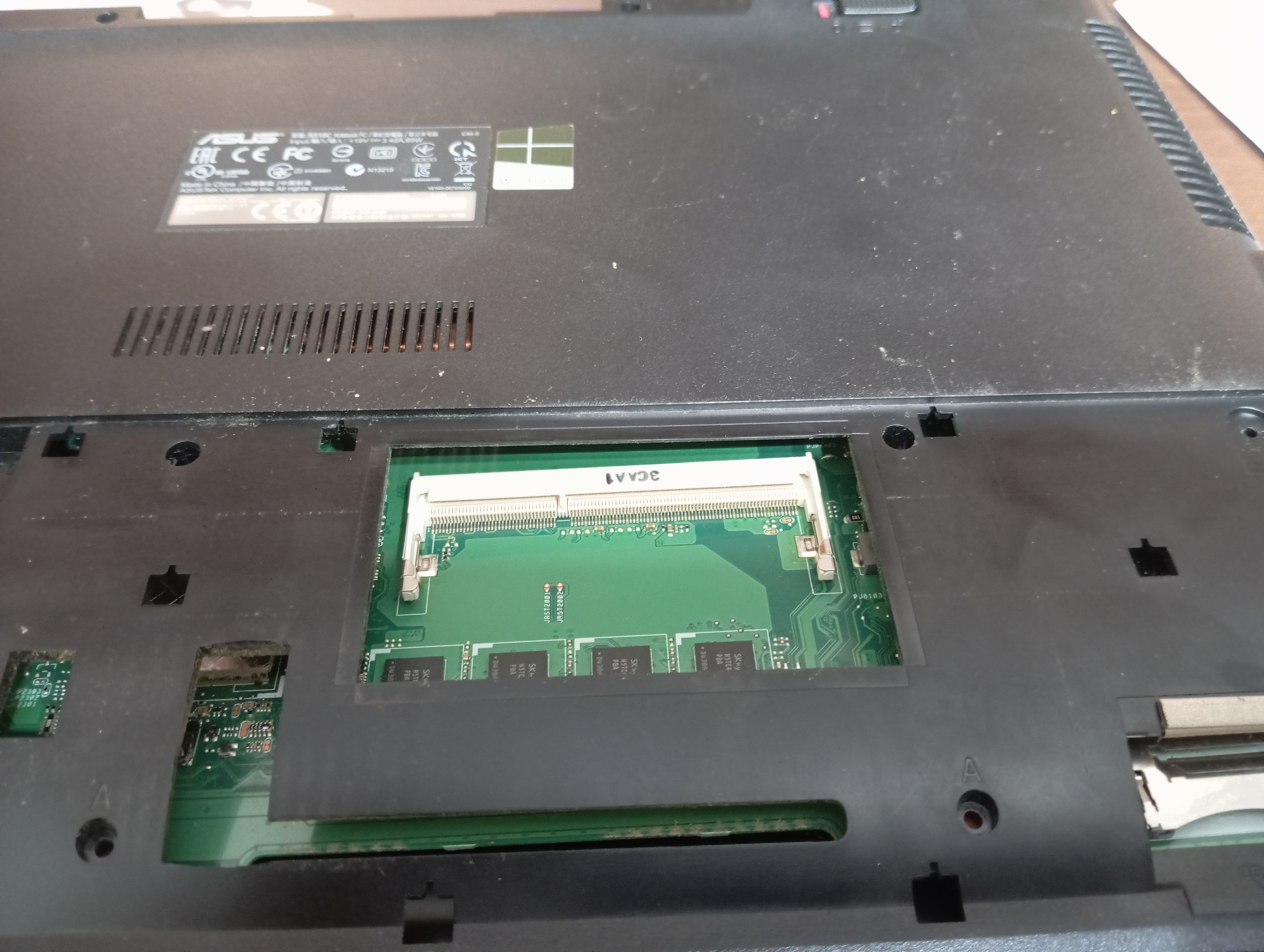 [Rozwiązano] Asus X550 - Do czego służy to konkretne wejście w laptopie?