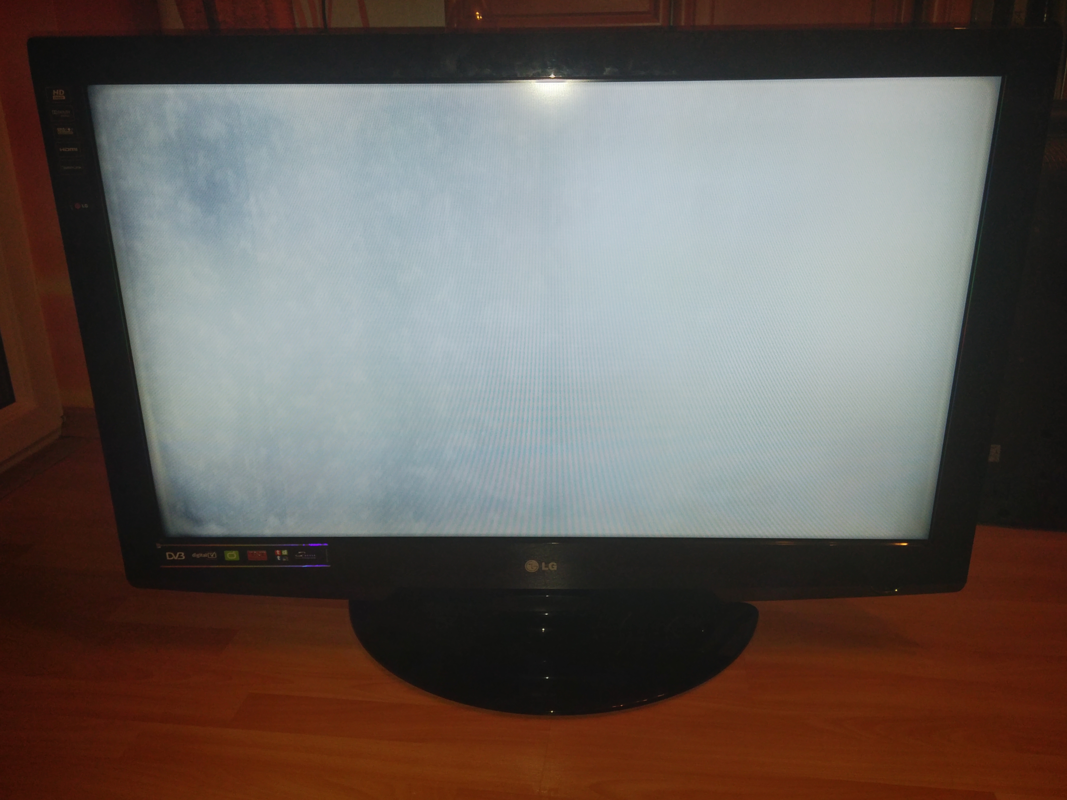 Biały ekran po włączeniu telewizora LG 42LG2000-ZA