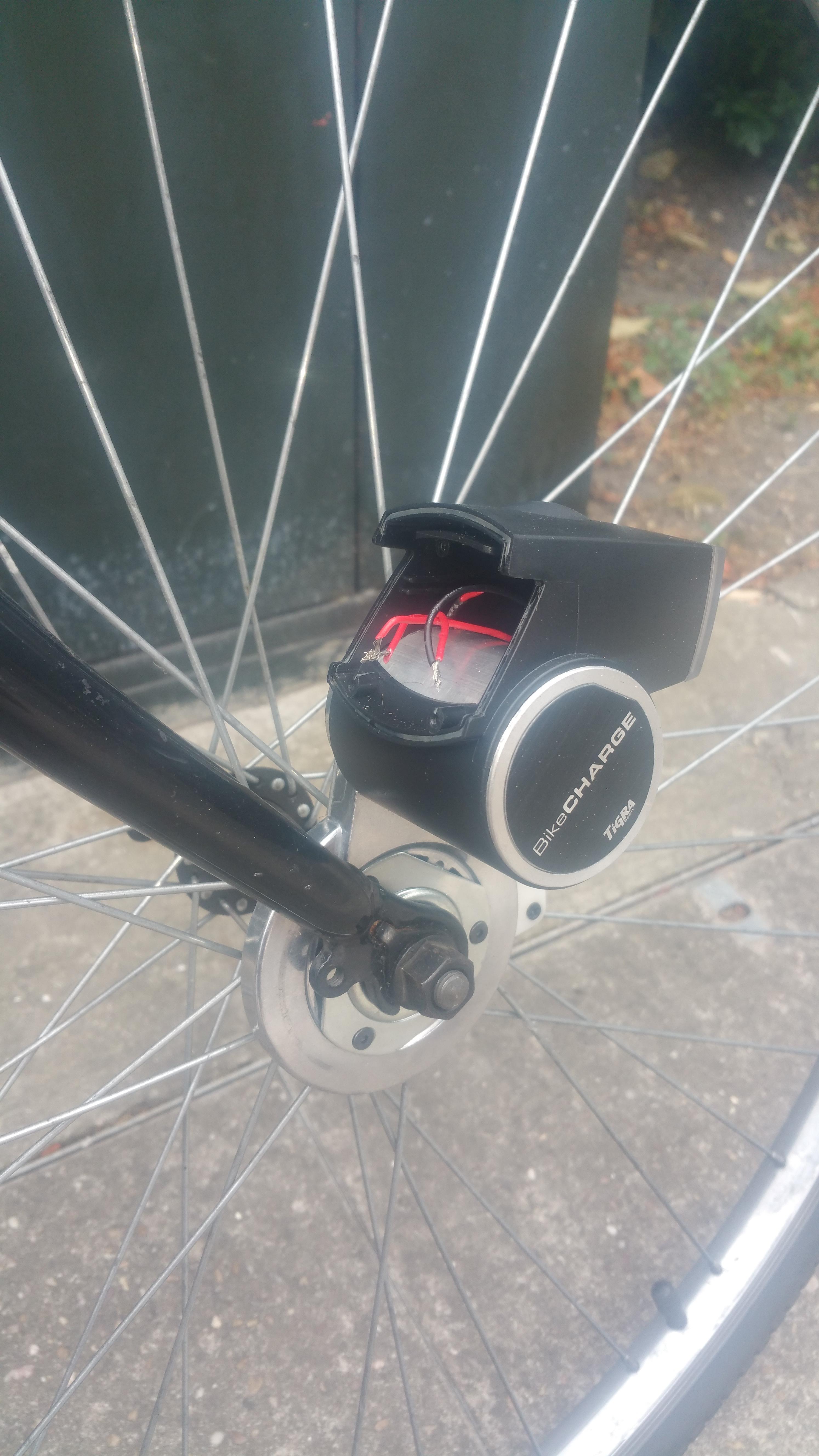 Jak prawidłowo podłączyć USB do dynamo rowerowego? Telefon nie ładuje.