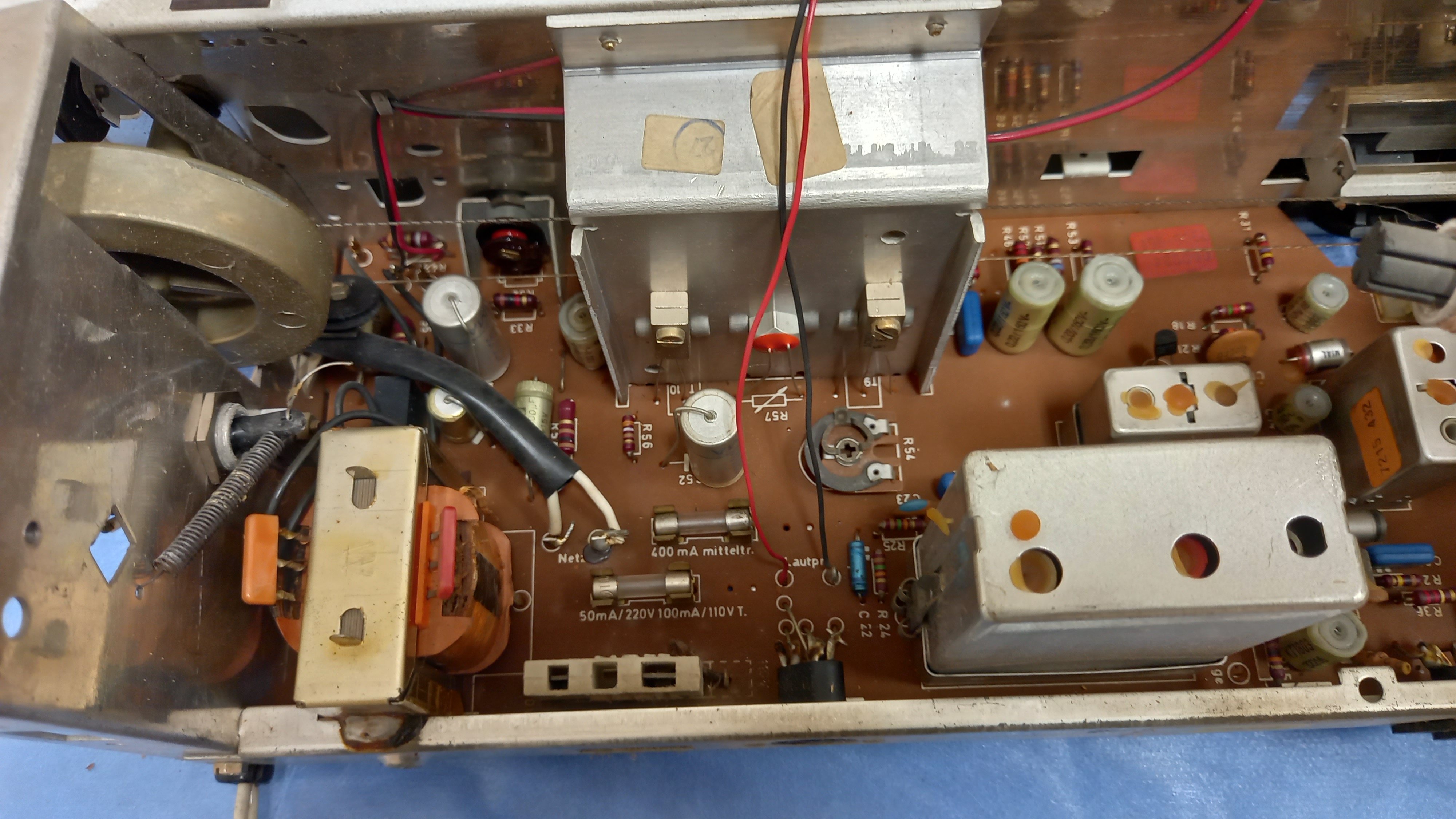 Radio Grundig RF153: Brak reakcji na przyciski, nie odbiera stacji - co zrobić?