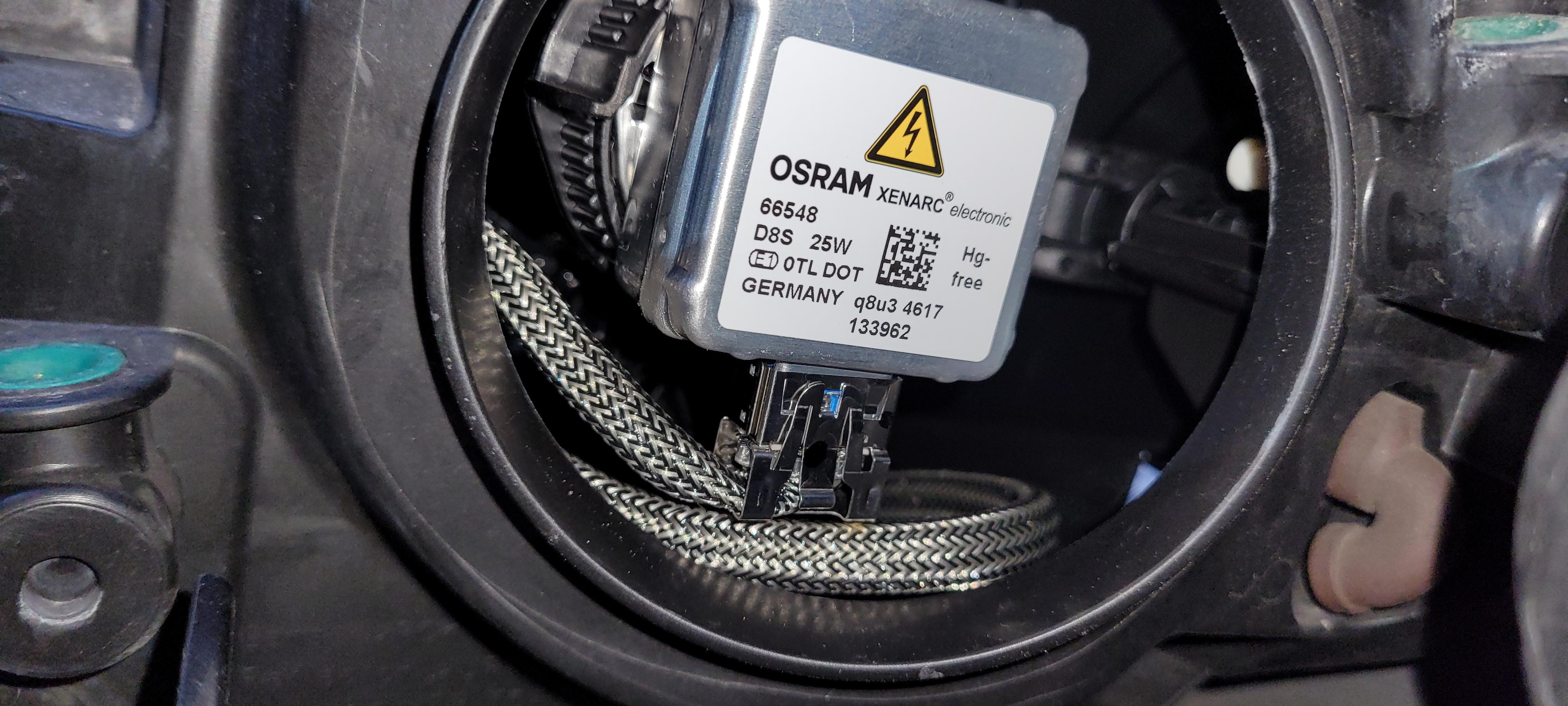 Jak wyjąć ksenony D8S z reflektorów Toyota Proace Verso 2018 rok, 2.0 150 KM?