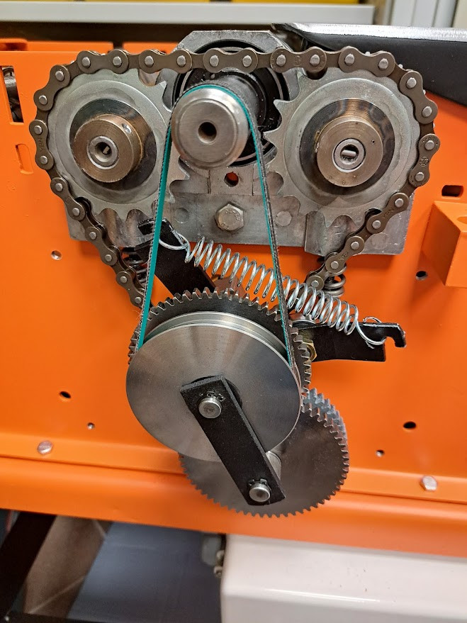 Grubościówka Dyma 8 - jak naprawić brak przesuwu deski przez wałek napędowy?