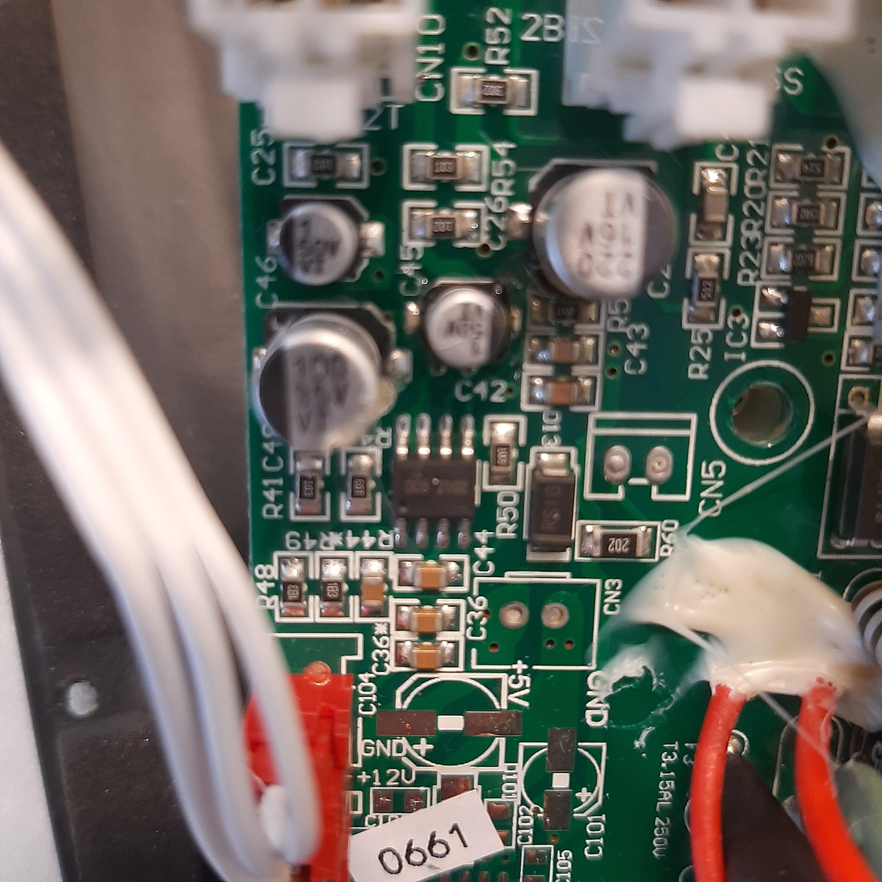 Identyfikacja układu SMD 003 2102 - 8 nóżek przy taśmie zasilającej