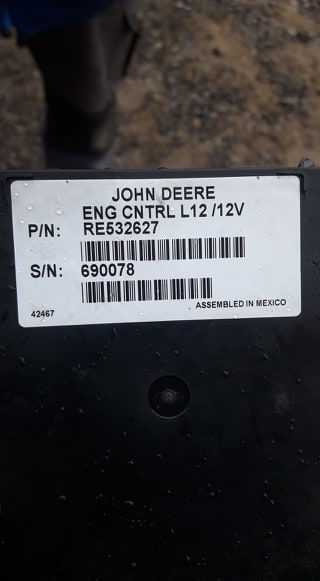 RENAULT ERGOS 446 - Potrzebuję sterownik silnika JOHN DEERE RE532627