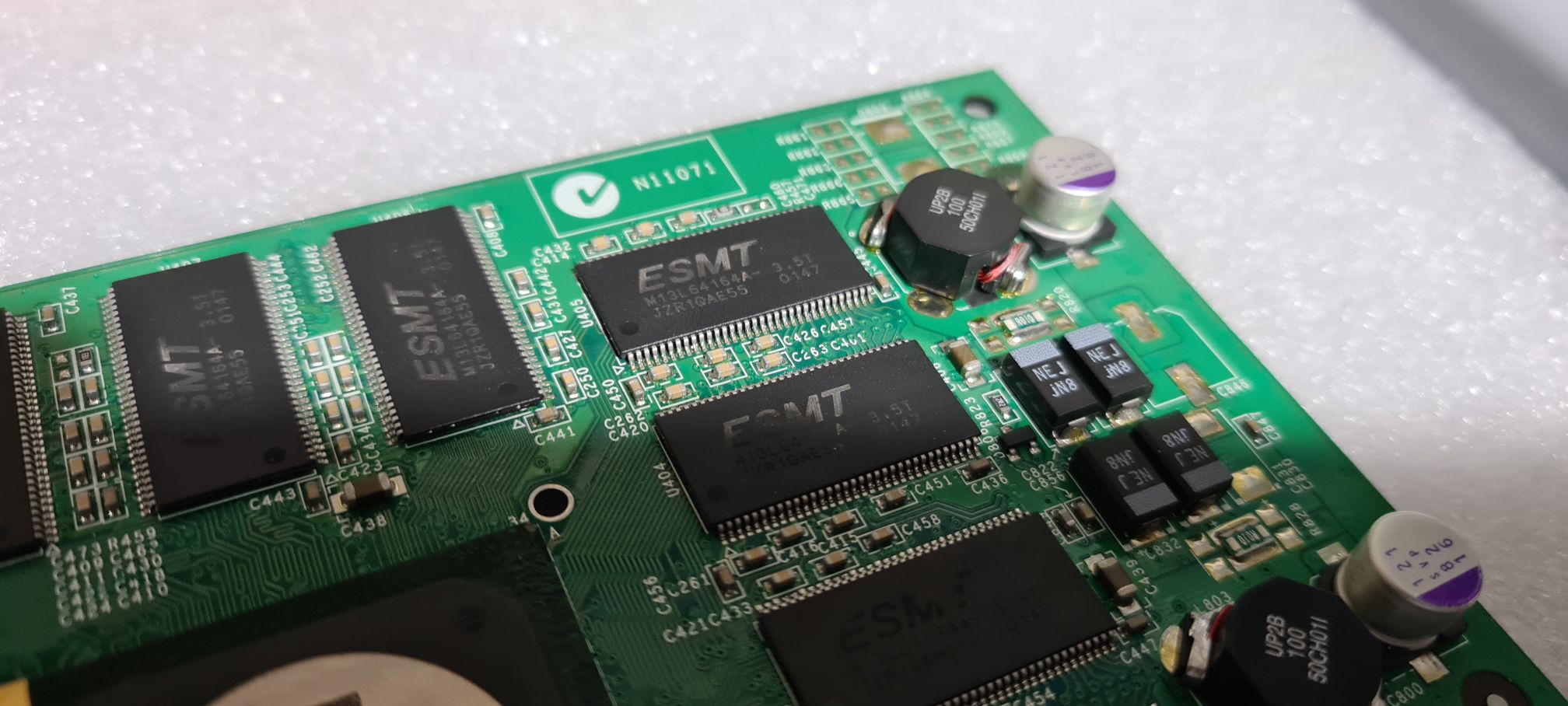 Geforce3 ti500: Diagnoza i naprawa uszkodzonych kości pamięci oraz ...