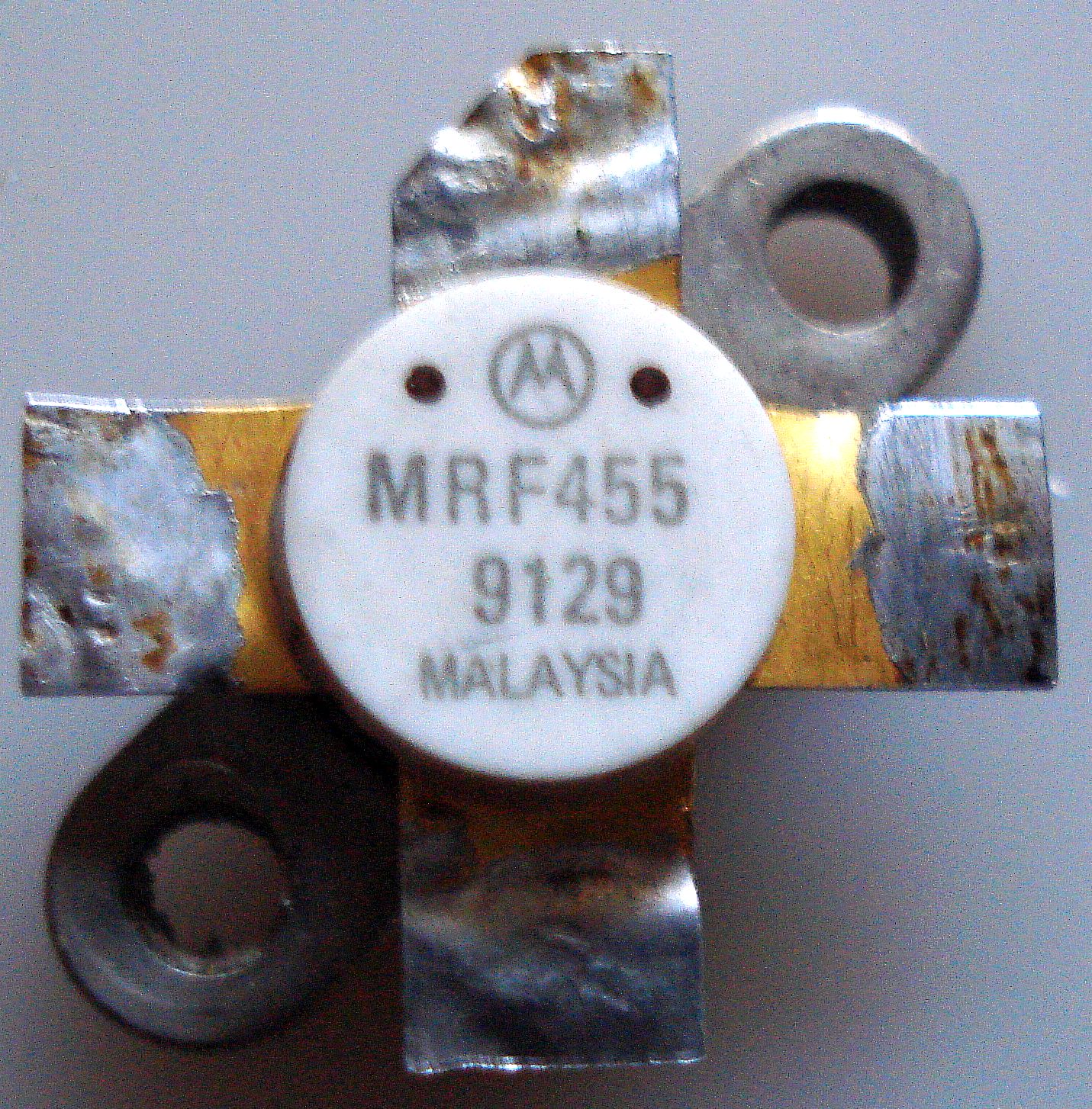 [Rozwiązano] Czy MRF455 z 1991 roku jest sprawny po standardowym pomiarze?