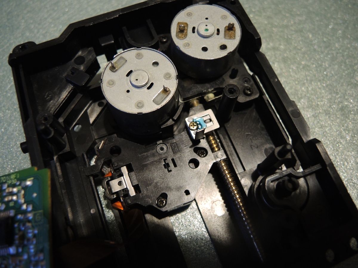 [Rozwiązano] Jak wymienić laser w mechanizmie CD RAE0113z bez ...