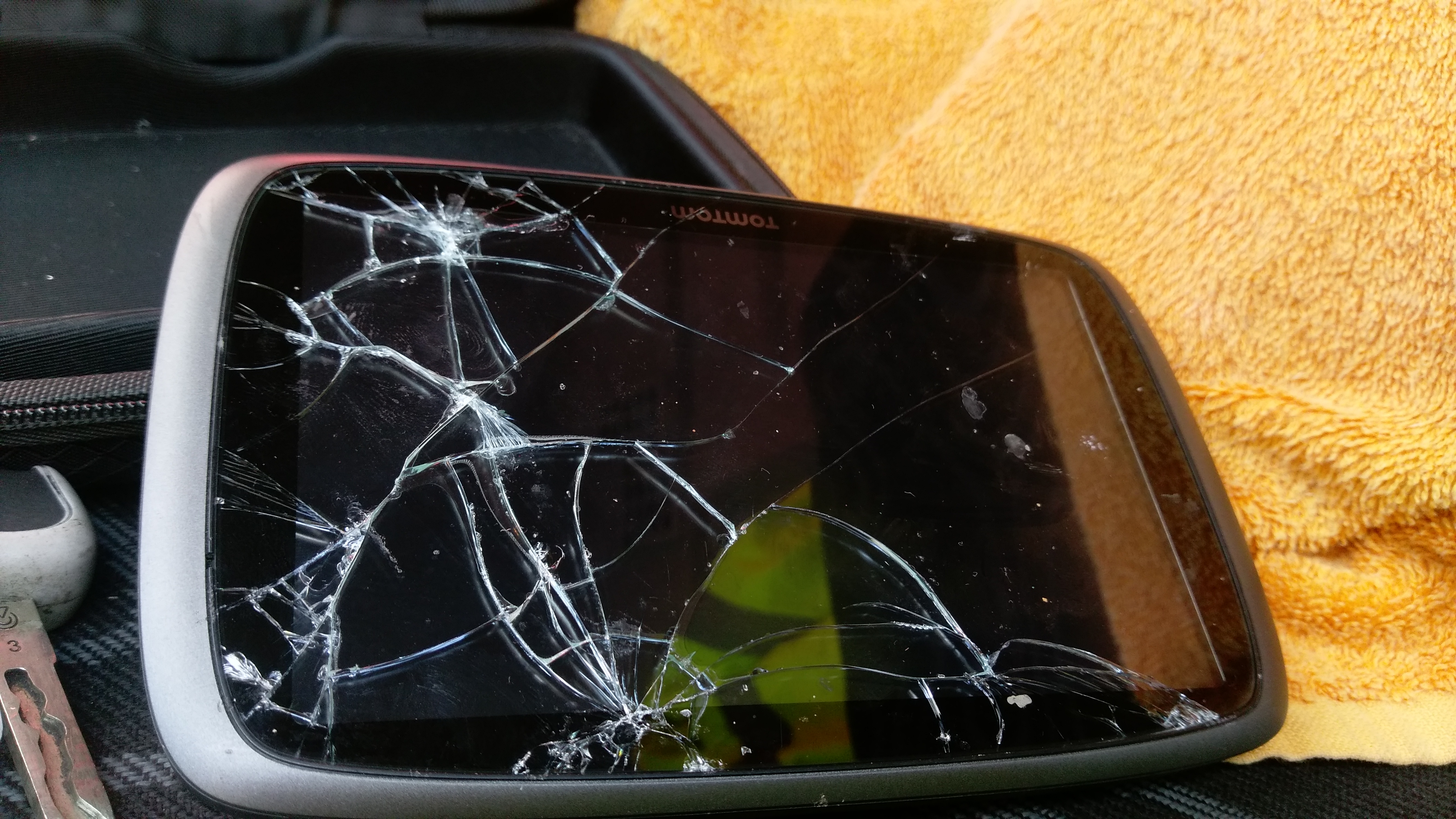 tomtom truck - Rozbite szklo wyswietlacz + nie dzialajacy dotyk