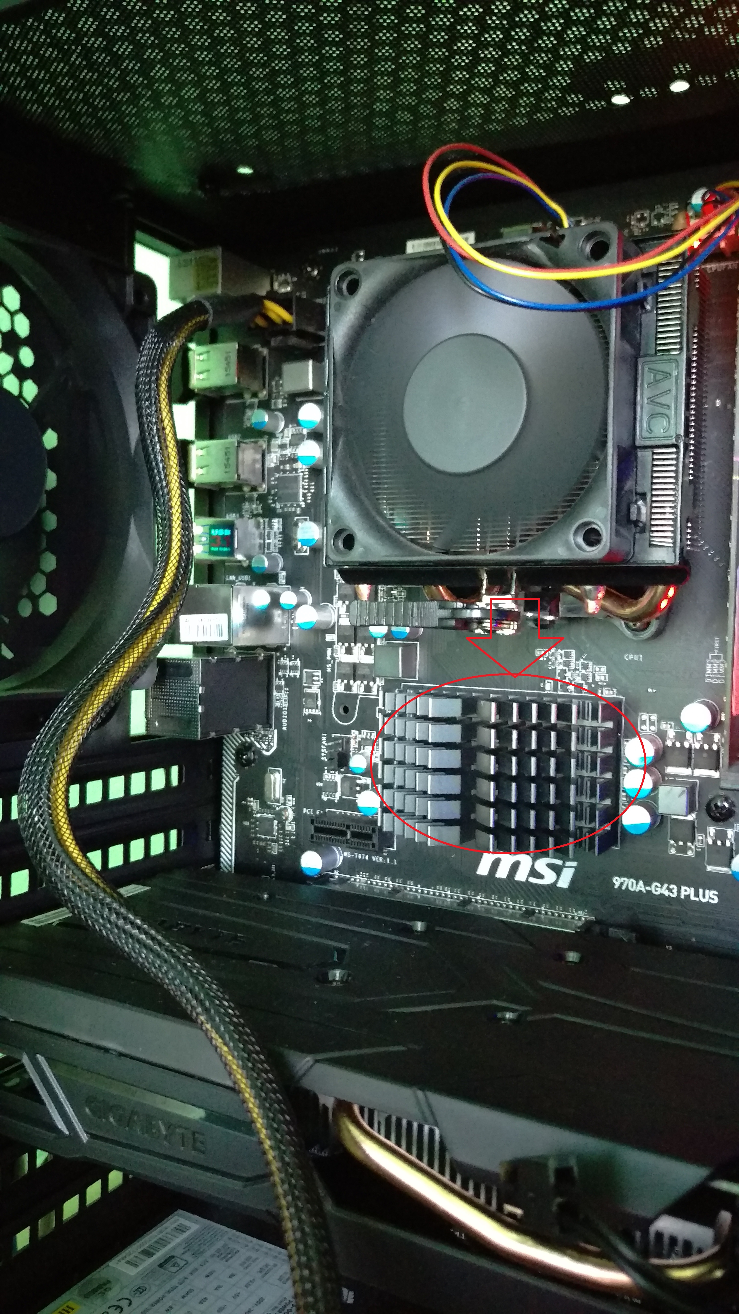 Radiator na płycie parzy, MSI 970A-G43 PLUS. AMD FX 8350,