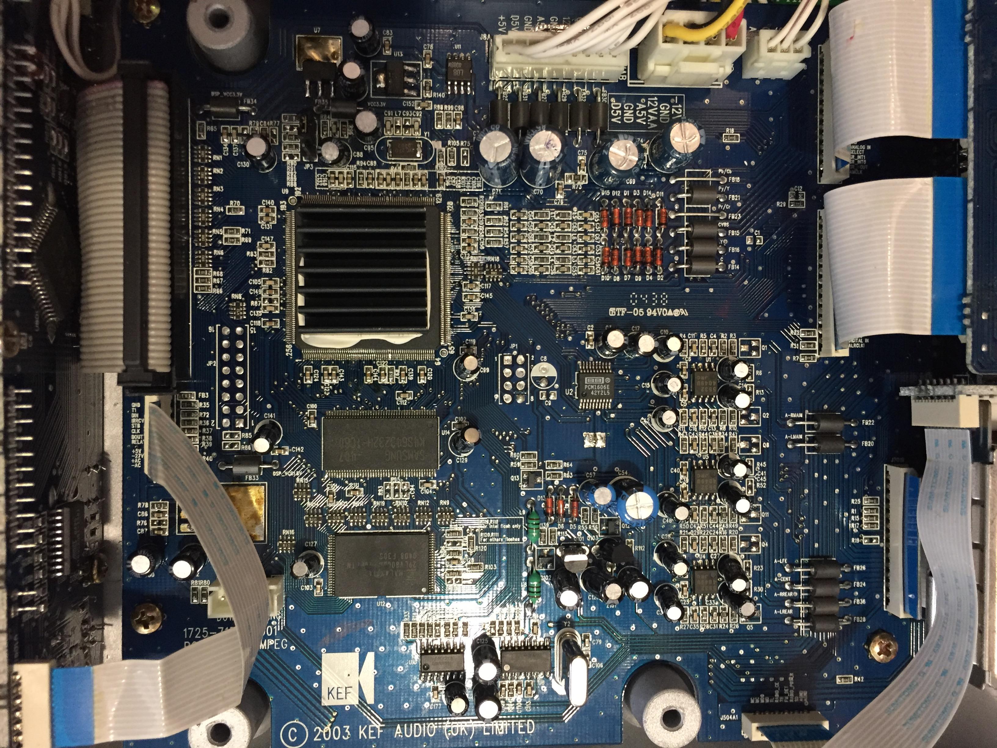 KEF KIT 100: Problemy z uruchamianiem i zakłócenia audio powyżej volume 45