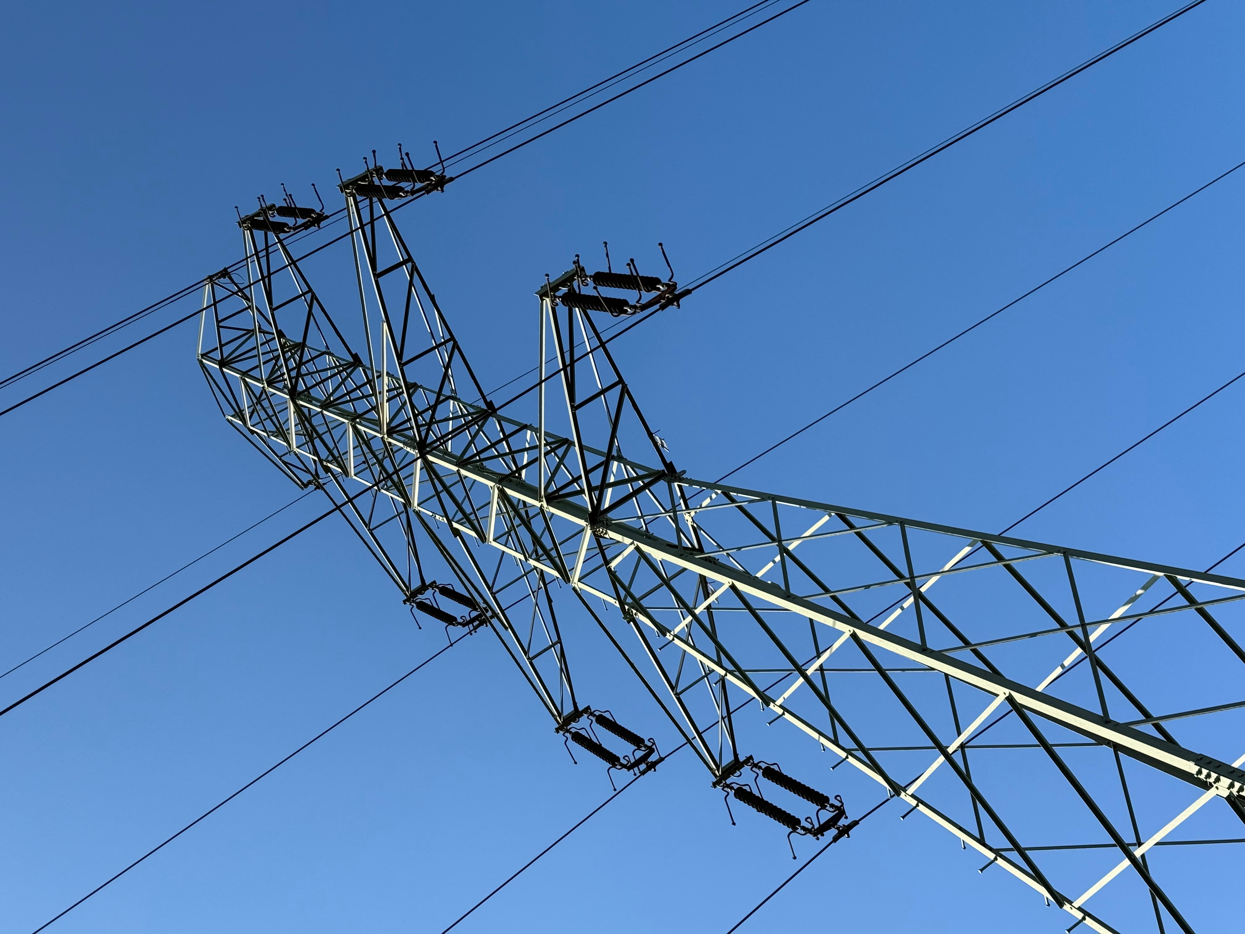 [Rozwiązano] Izolatory linii 110kV z czarnym nalotem – czy wymagają ...