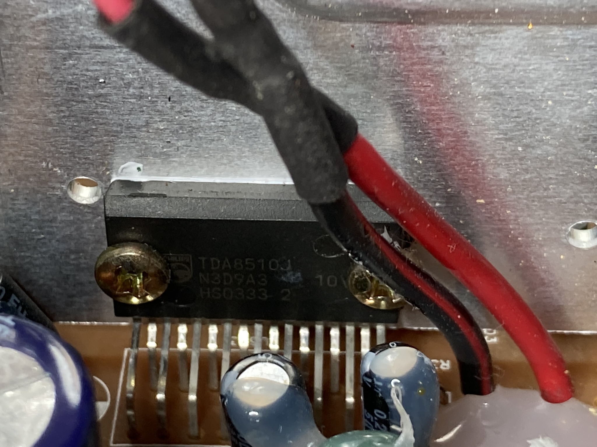 [Rozwiązano] Creative Inspire p380.- w głośniku basowym słychać stuknięcia