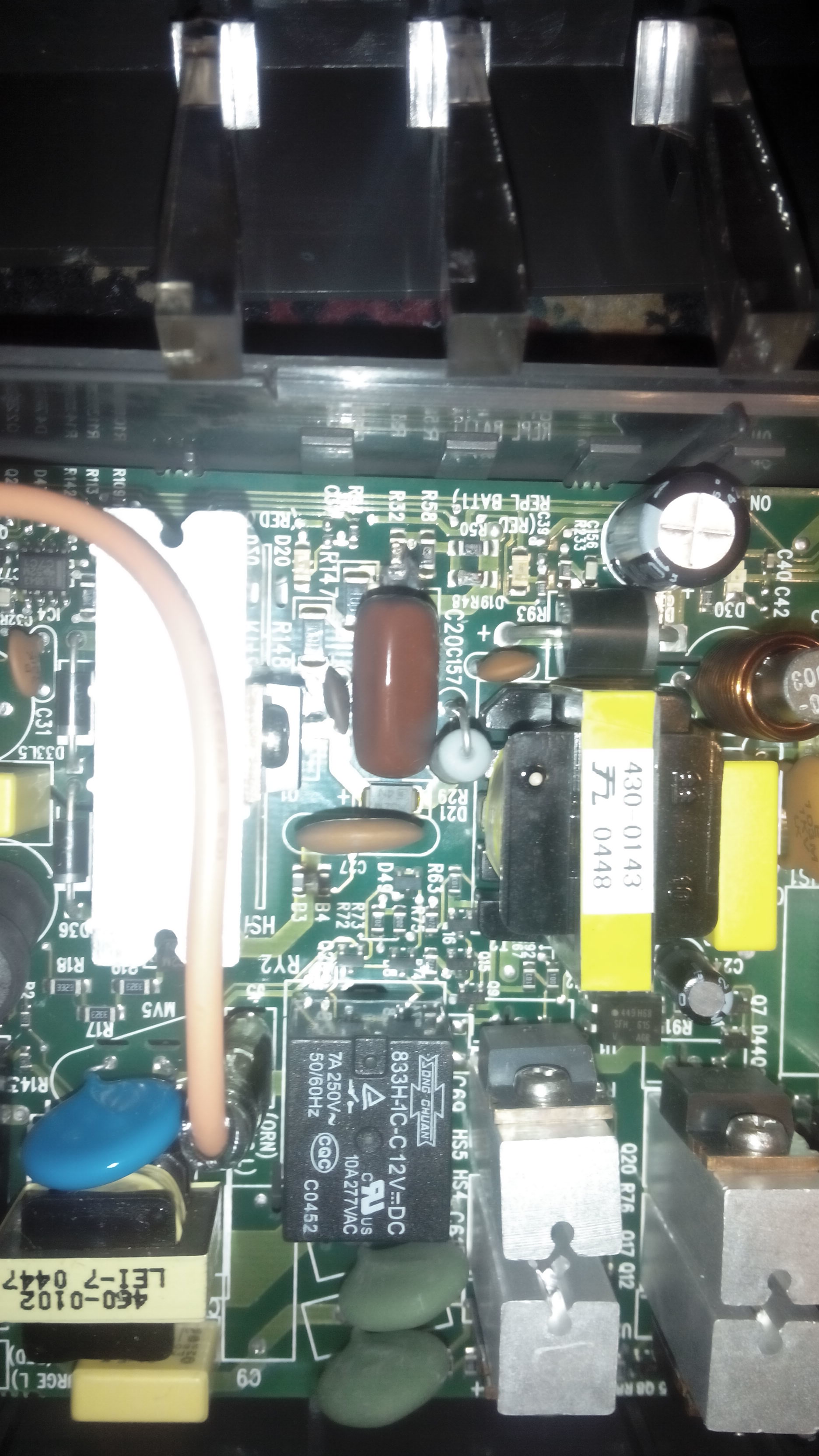 UPS APC CyberFort 350 - nie przełącza się na sieć, nie ładuje AKU