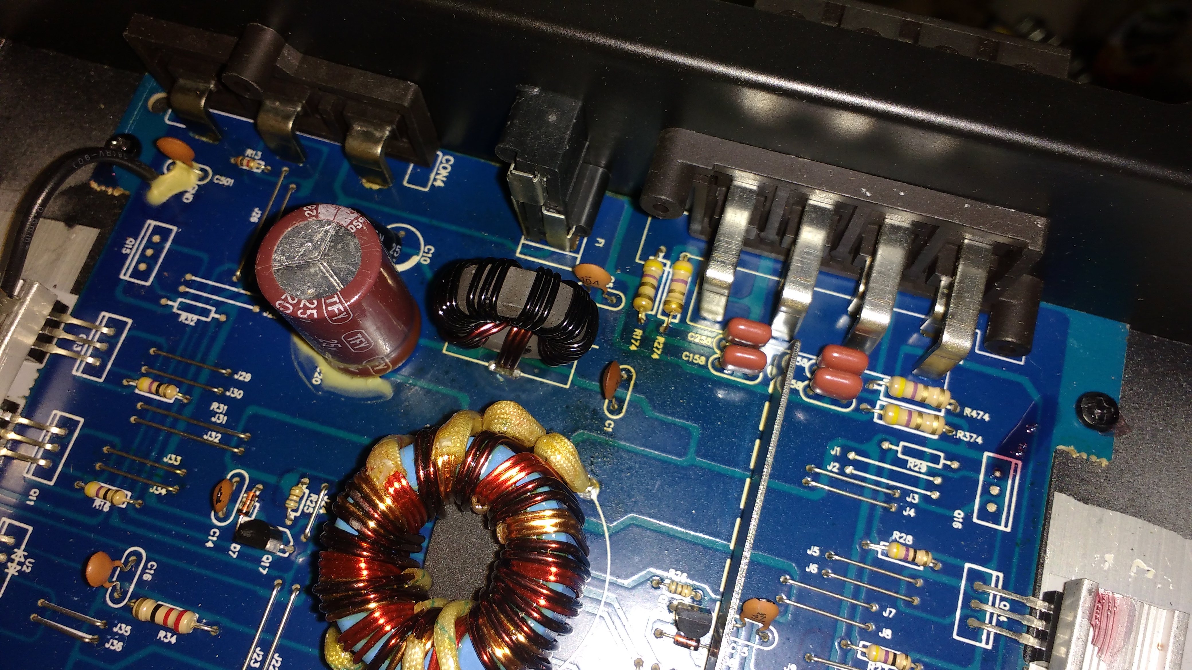 Wzmacniacz Magnat Edition Four Limited 1200W gra cicho i trzeszczy przy ...