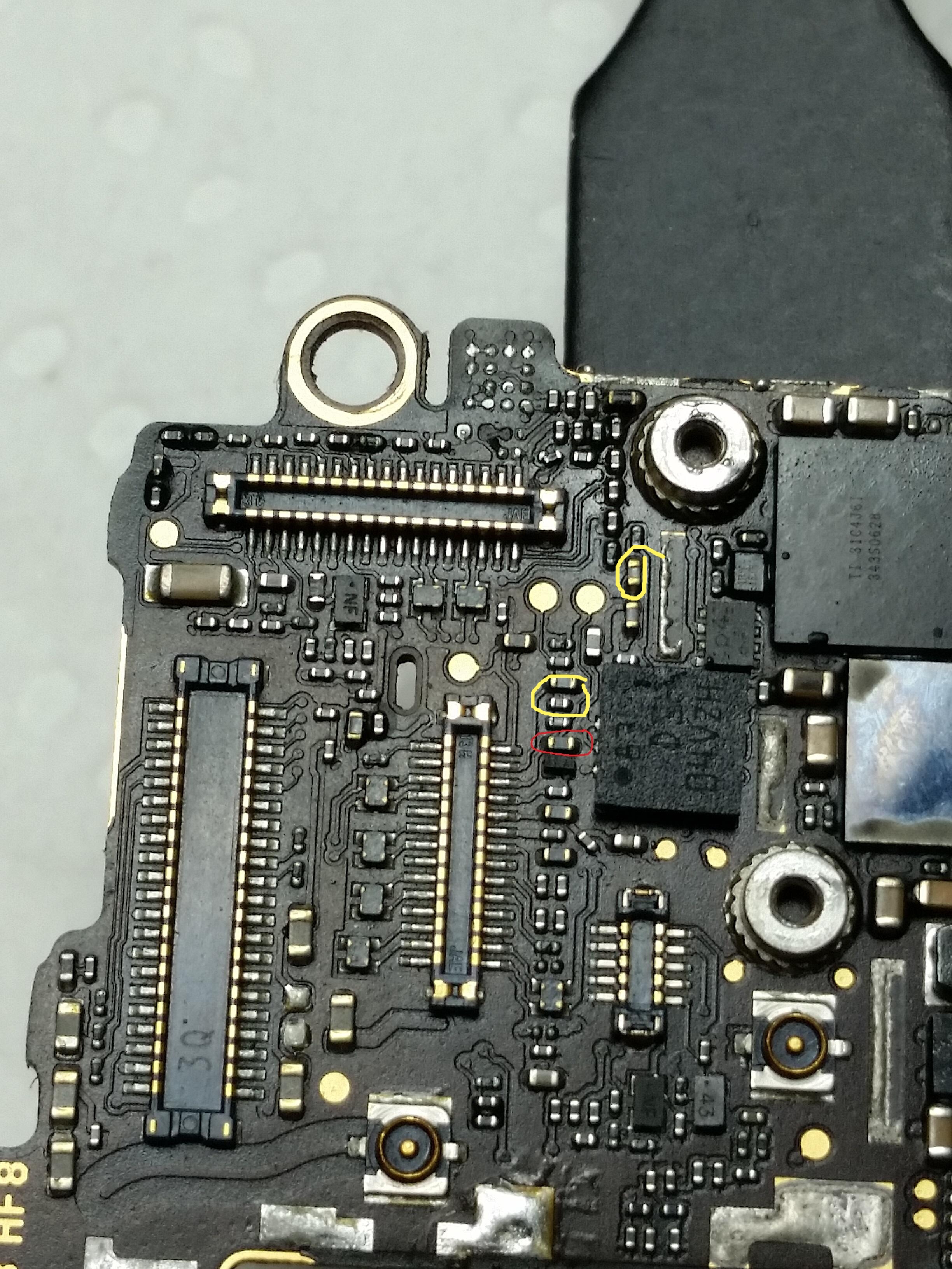 Jakie elementy iPhone 5 A1429 odpowiadają za podświetlenie? [Brak ...