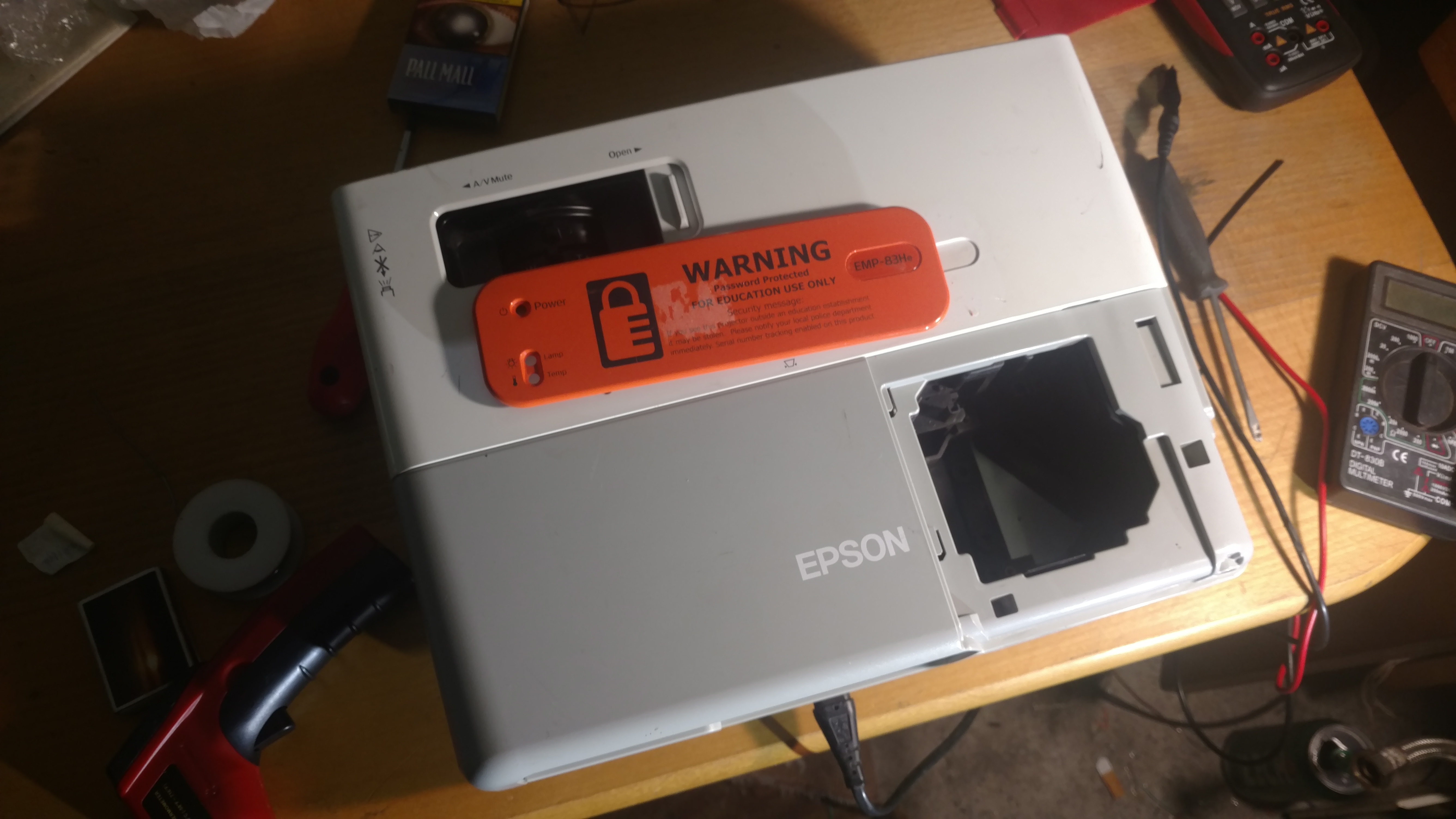 Jak uruchomić projektor Infocus LP340 bez lampy i zasilacza? - 171