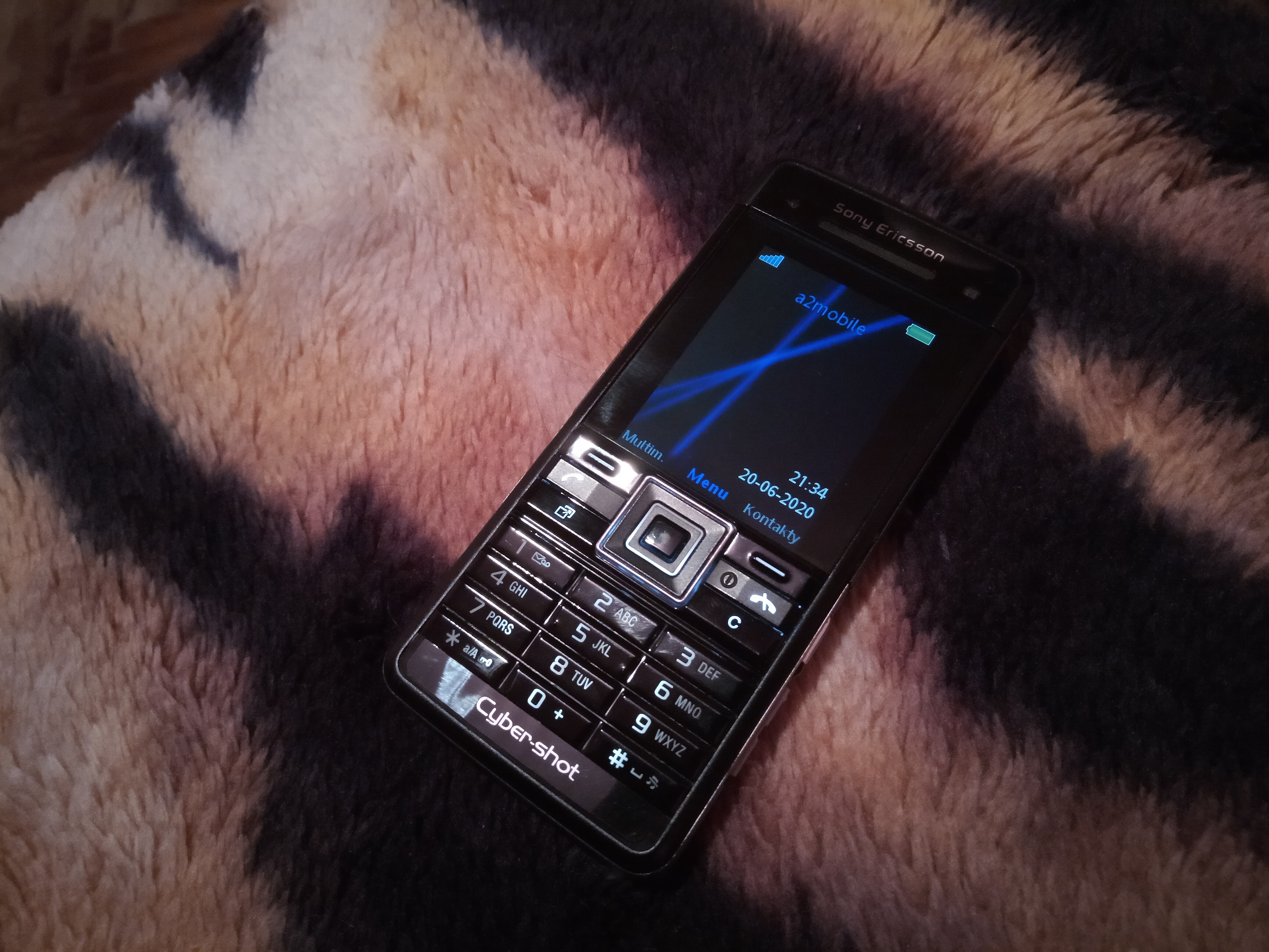 Sony Ericsson C902 - Powidoki, wina LCD czy płyty głównej?