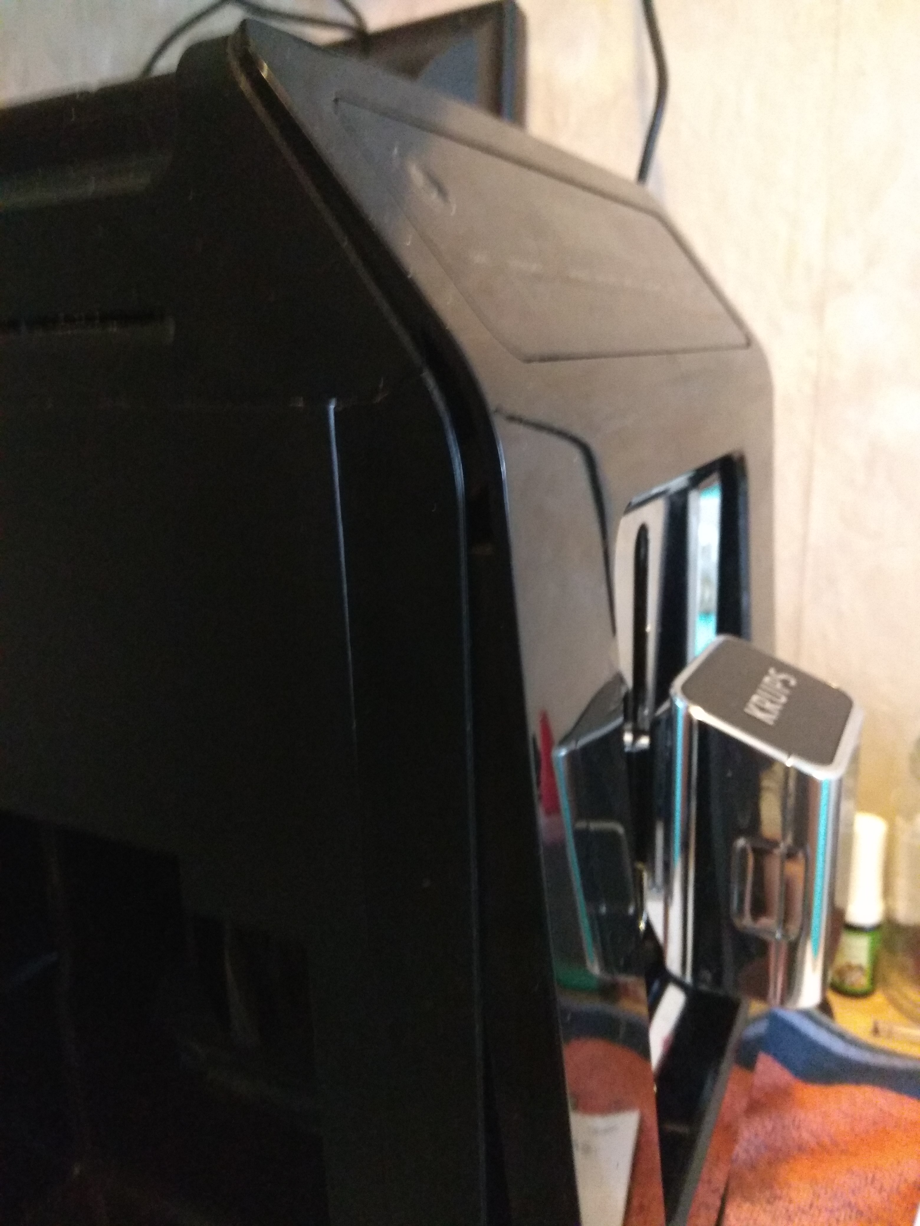 Krups EA89 - Demontaż obudowy z powodu wycieku, prawidłowa praca urządzenia