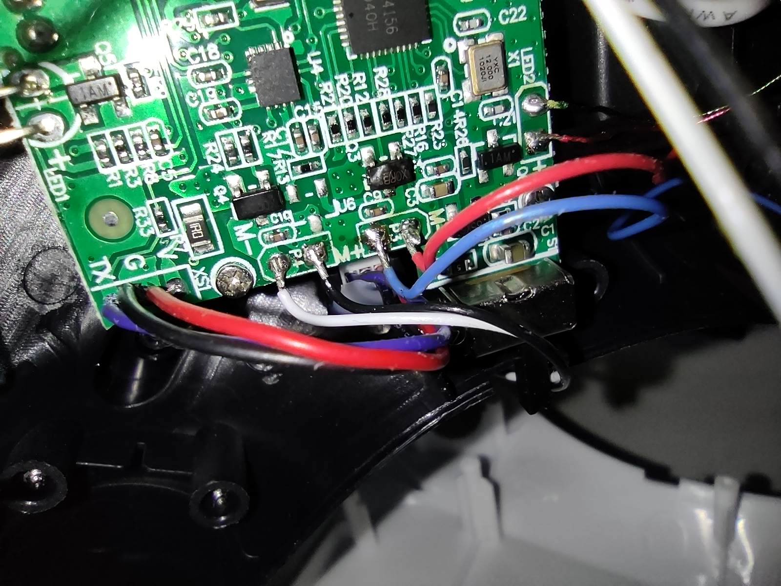 Spuchnięty element XORB 22 w dronie - przyczyna obracającego się śmigła ...