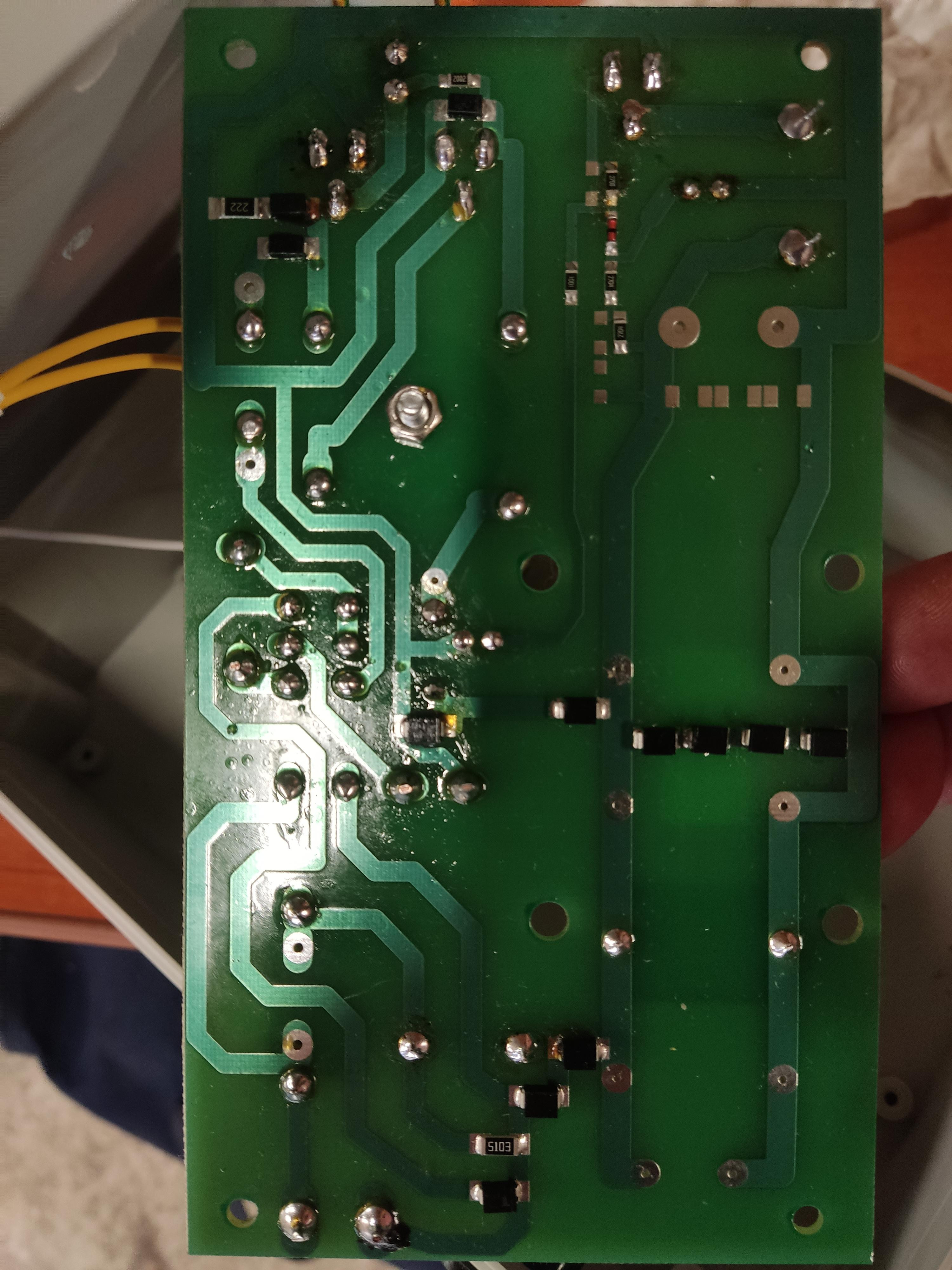 Elektryzator AS-7000 przestaje działać po podłączeniu uziemienia