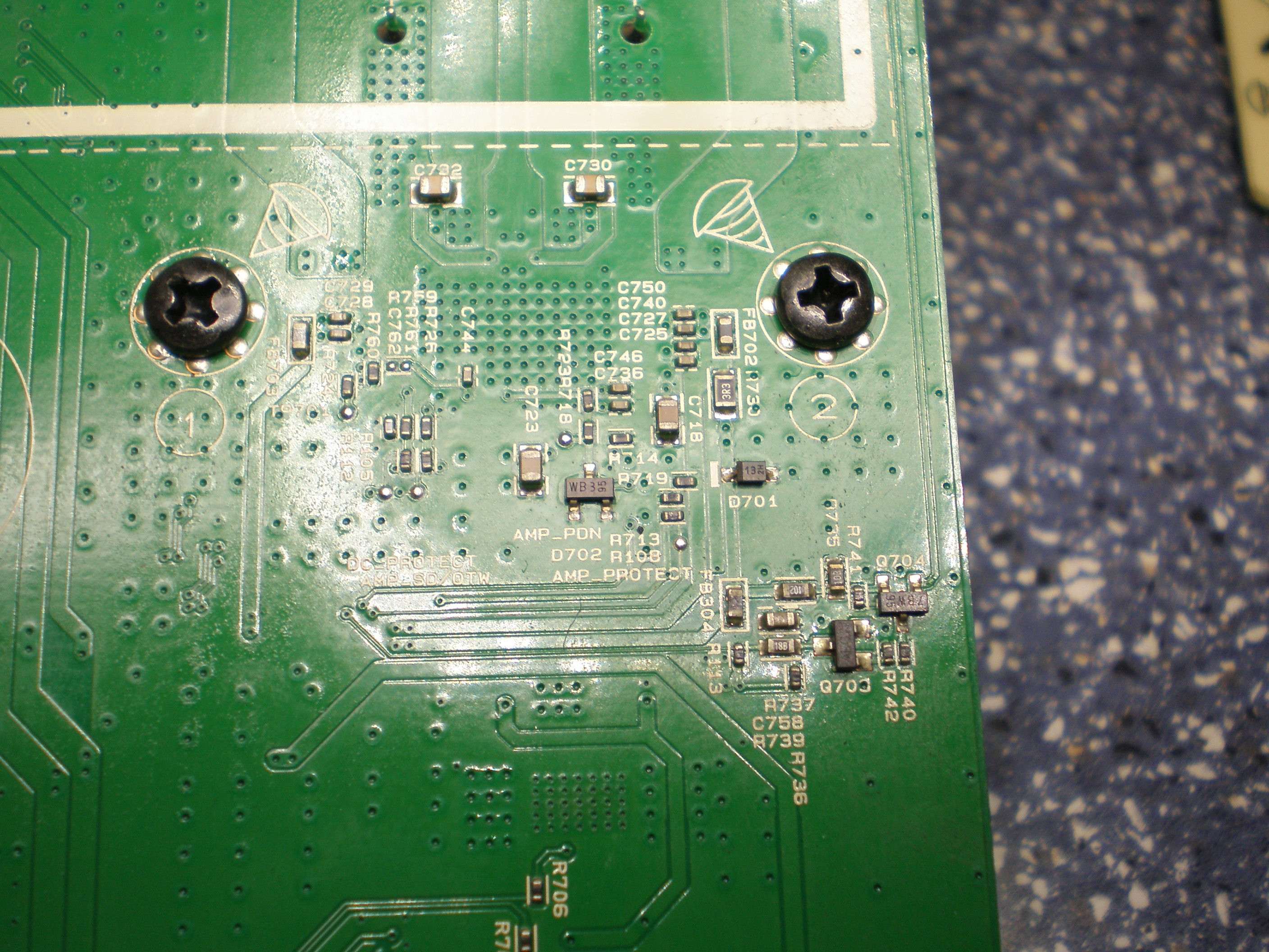 Identyfikacja diody w obudowie D701 z oznaczeniem 13 2H - co to za model?