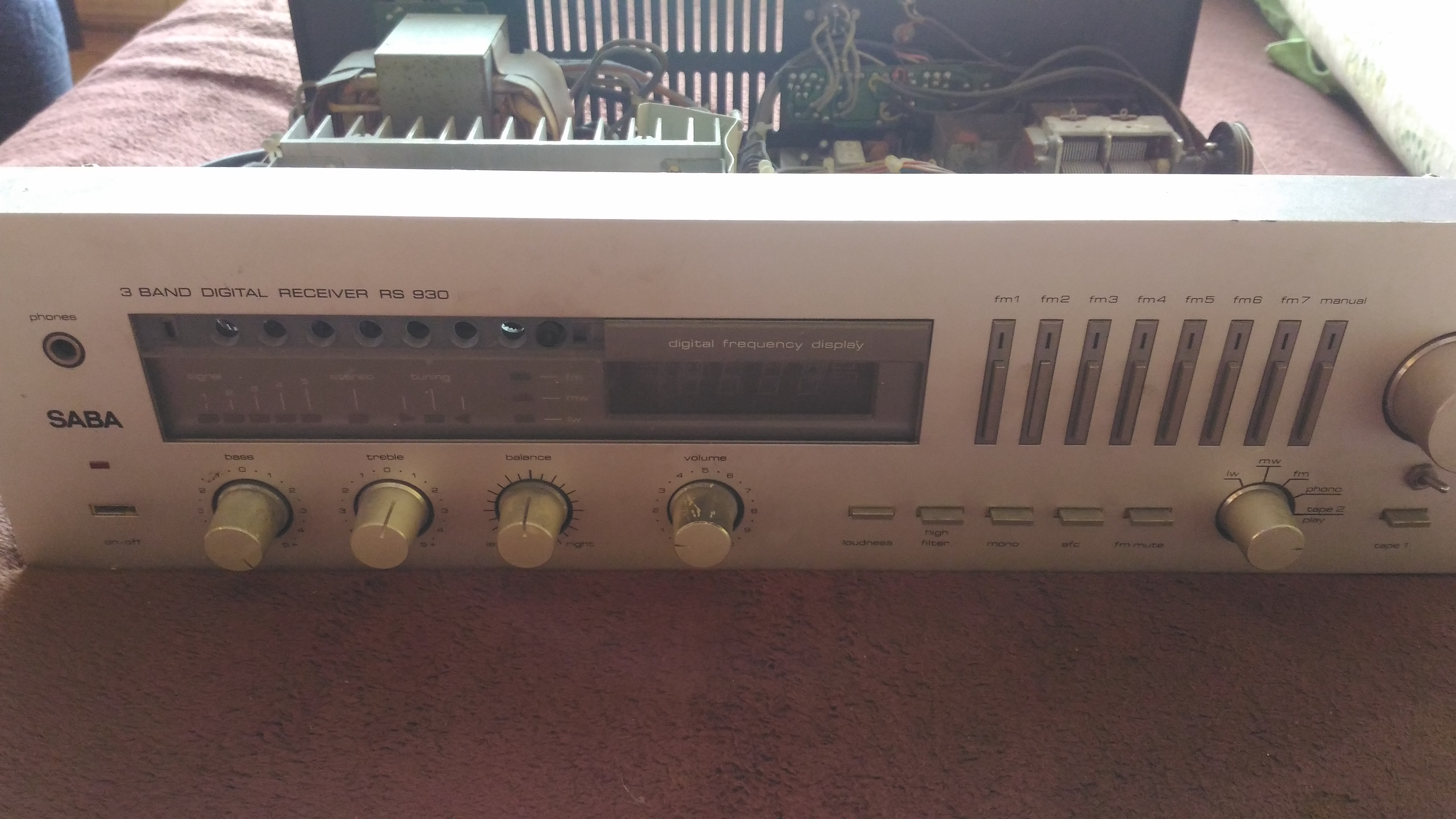 Amplituner Saba RS930 - Fale rozjeżdżają się o kilka MHz, jak naprawić?