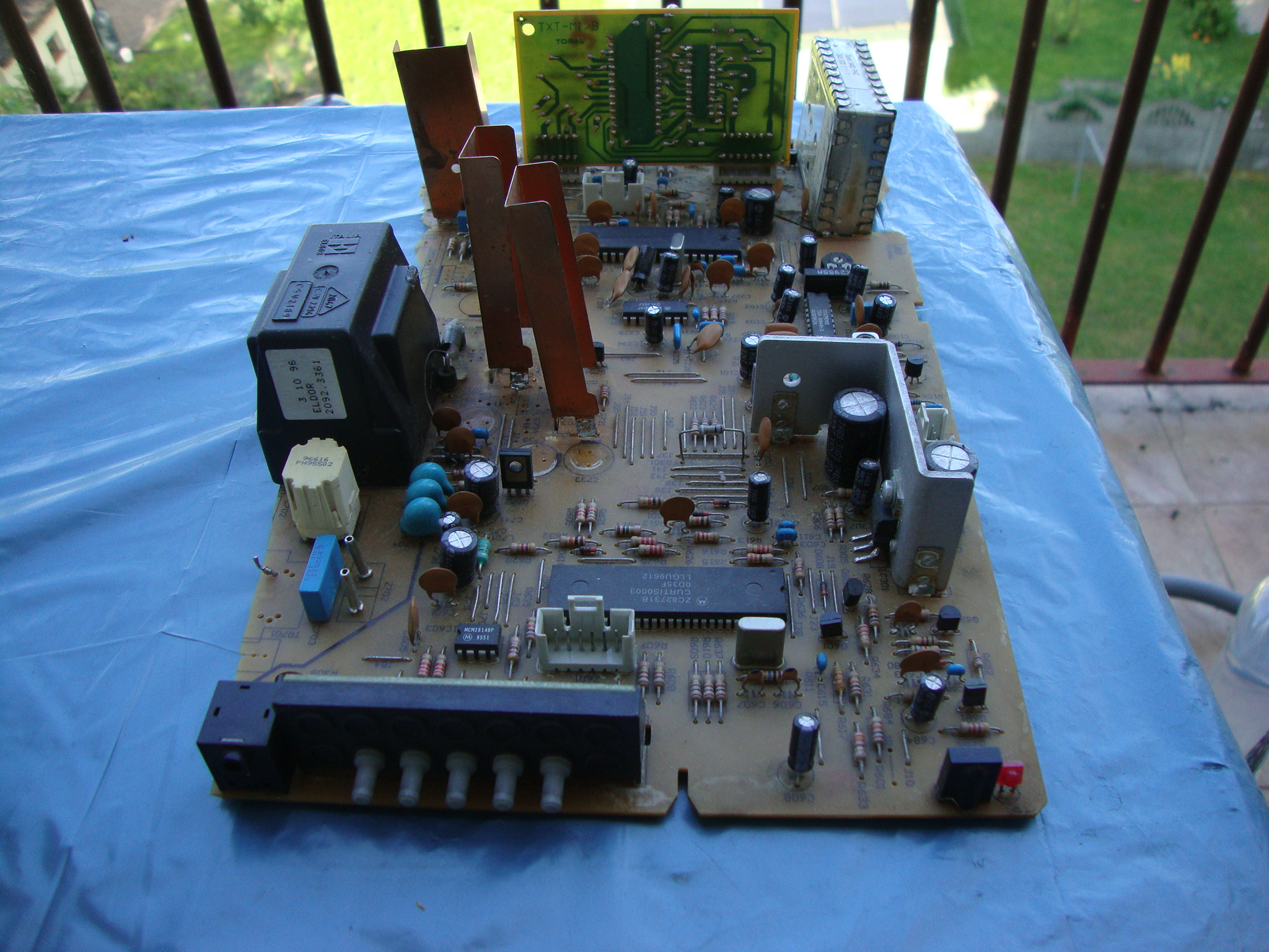 Identyfikacja płyty głównej TV CRT z układami MC44614P, TDA8137, TDA8170, TDA2006