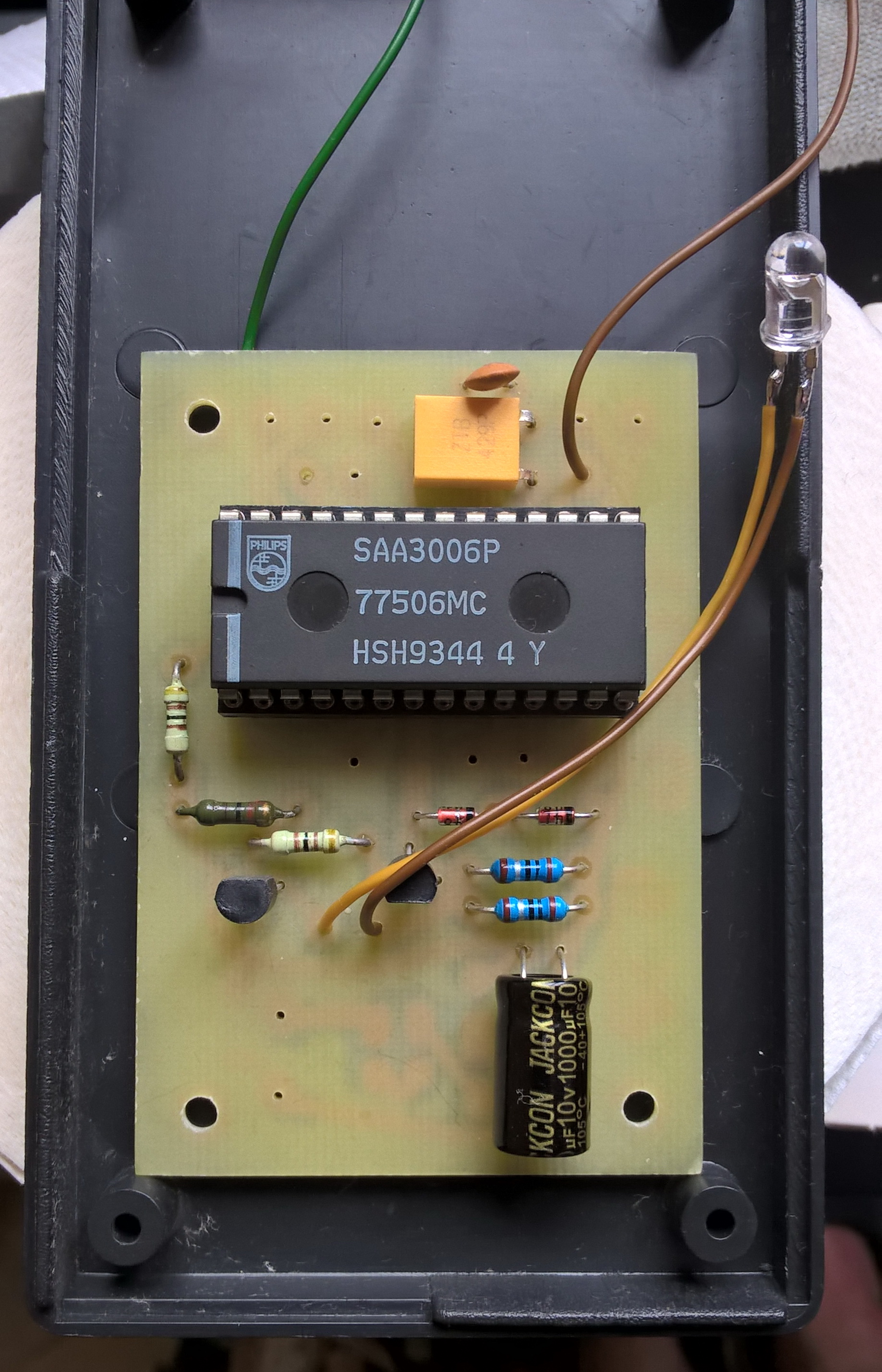 Klon pilota Philips EM2000 z SAA3006P - elektroda.pl