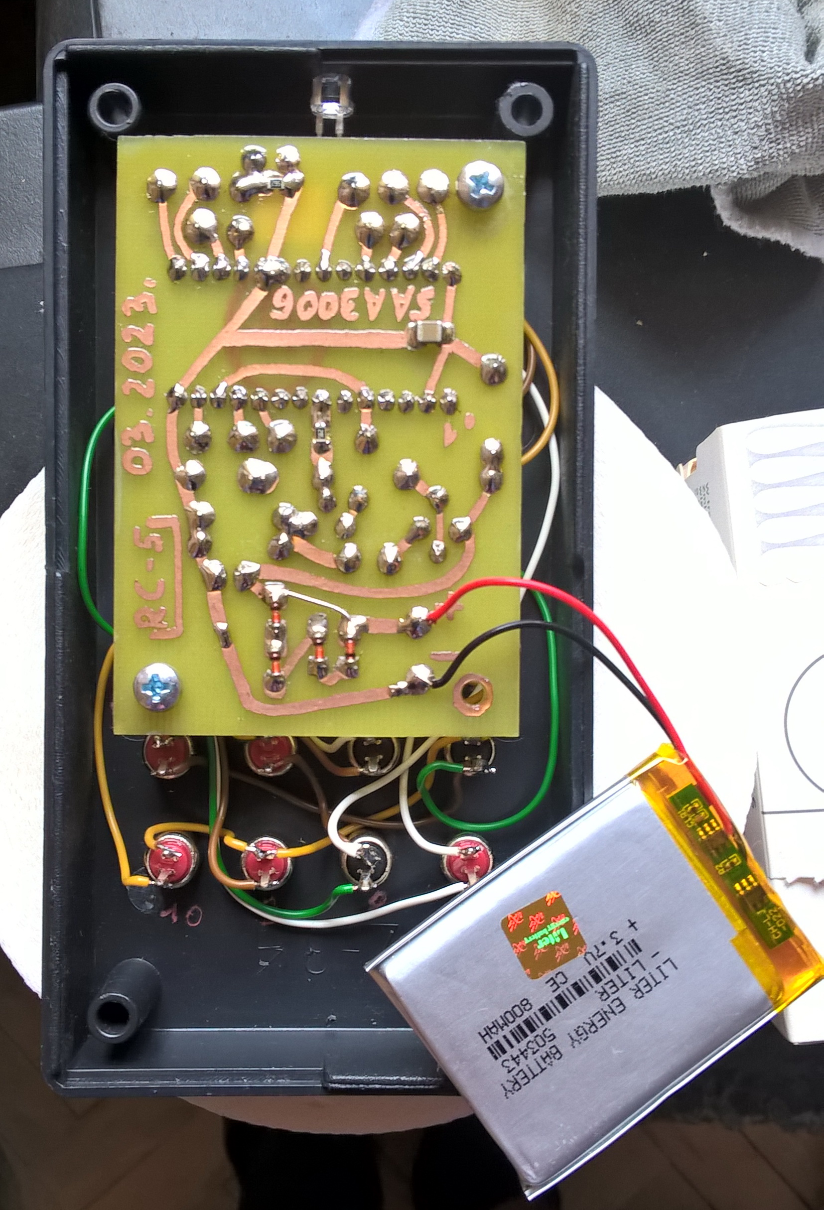 Klon pilota Philips EM2000 z SAA3006P - elektroda.pl