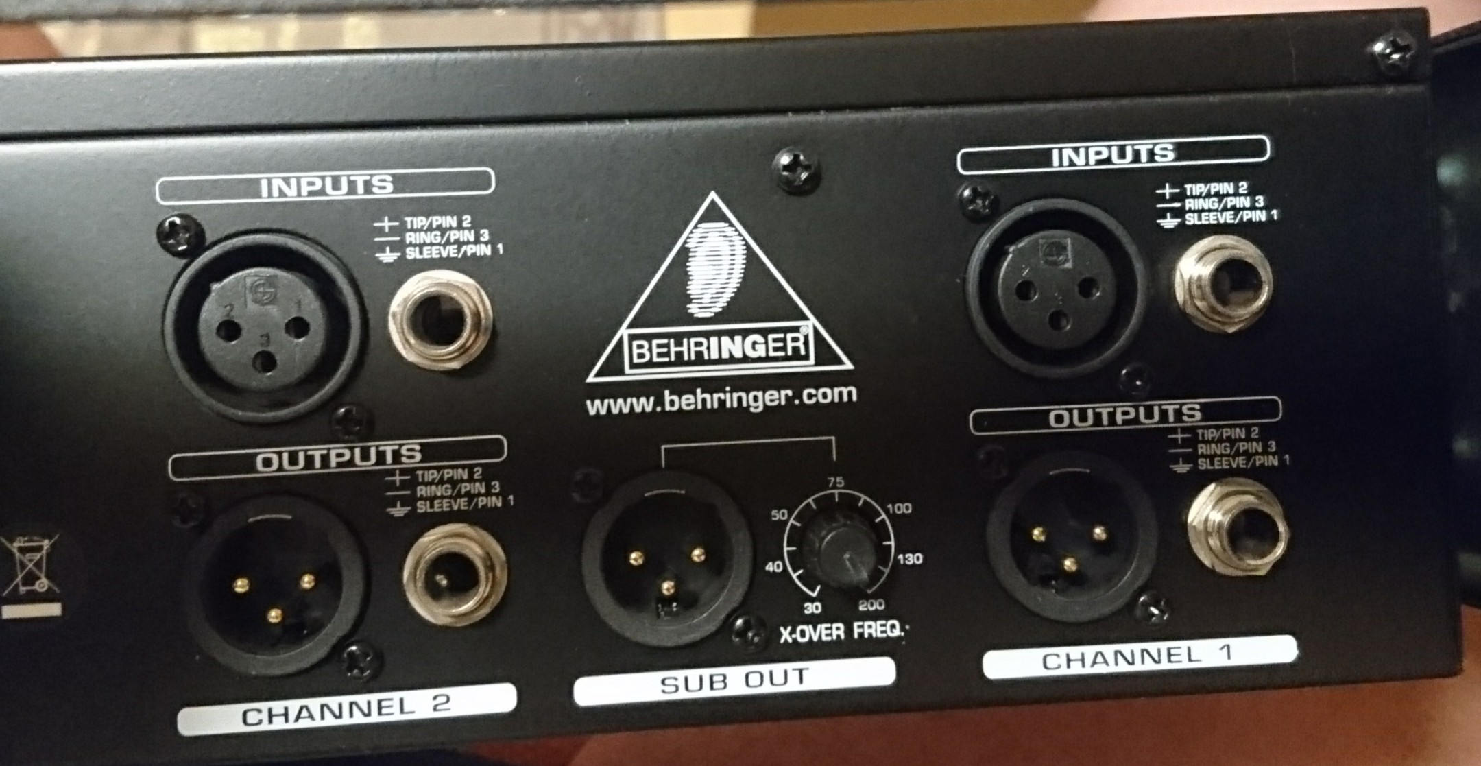 Jak podłączyć zestaw głośników 2.1 z equalizerem do nośnika MP3?