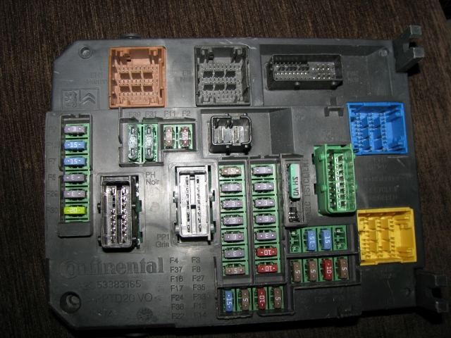 Peugeot 508 bsi 9664992380 00 - pinout szukam can lin i zasilania ...