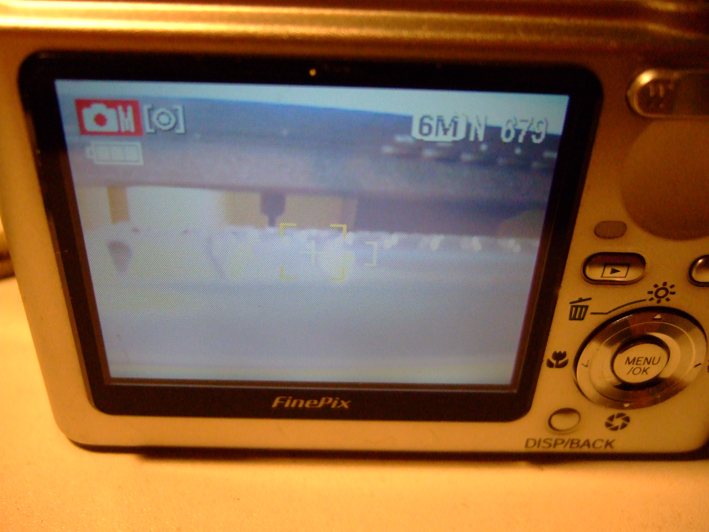 Fuji Finepix F11 - zaslona od obiektywu sie nie domyka