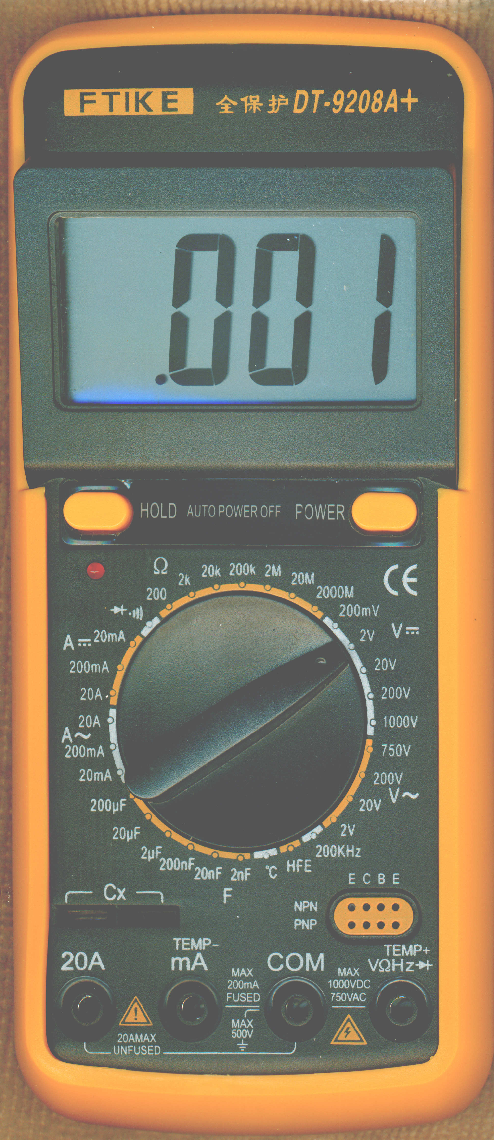 Jak wyregulować wskazania miernika DT9208A+ za pomocą potencjometrów?