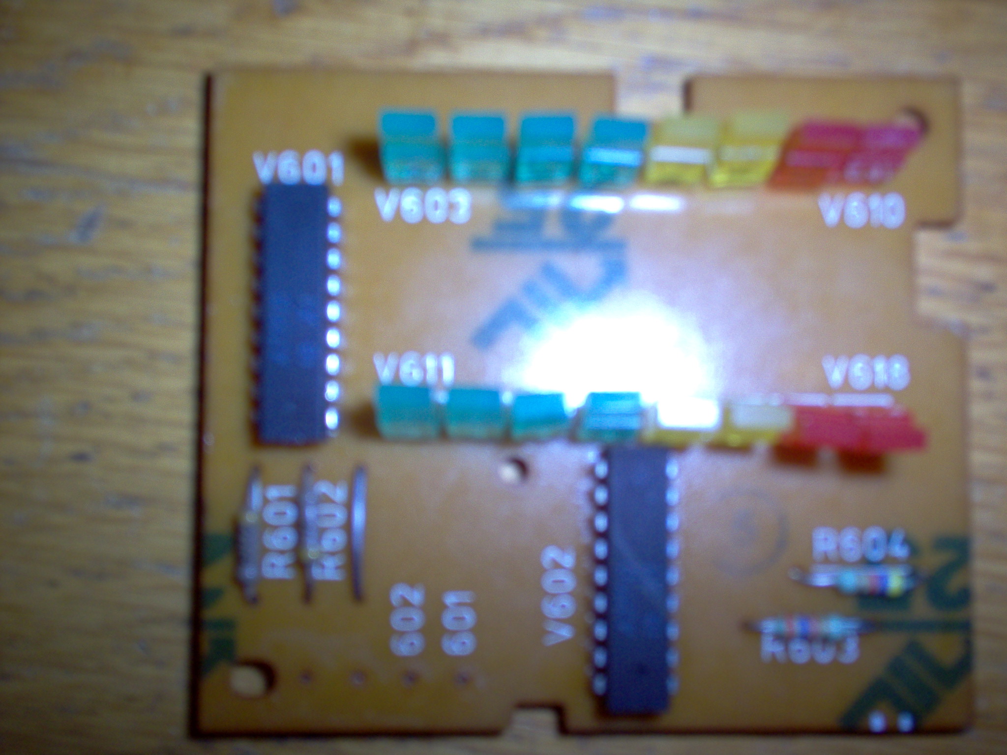 Jak podłączyć wskaźnik wysterowania RFT z układem A277D do wzmacniacza?