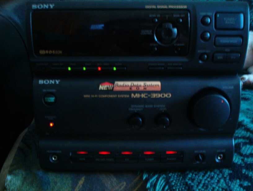 Sony MHC-3900 - Czy wzmacniacz działa bez połączenia z deckiem CD?