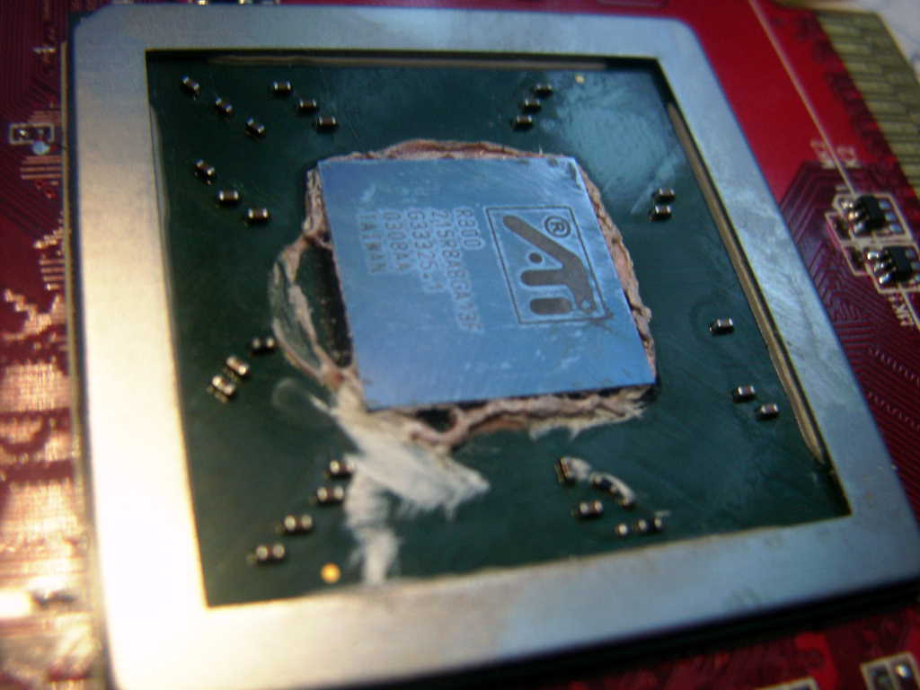 Jak odblokować 256-bitową szynę pamięci w Radeon 9500 FIC?