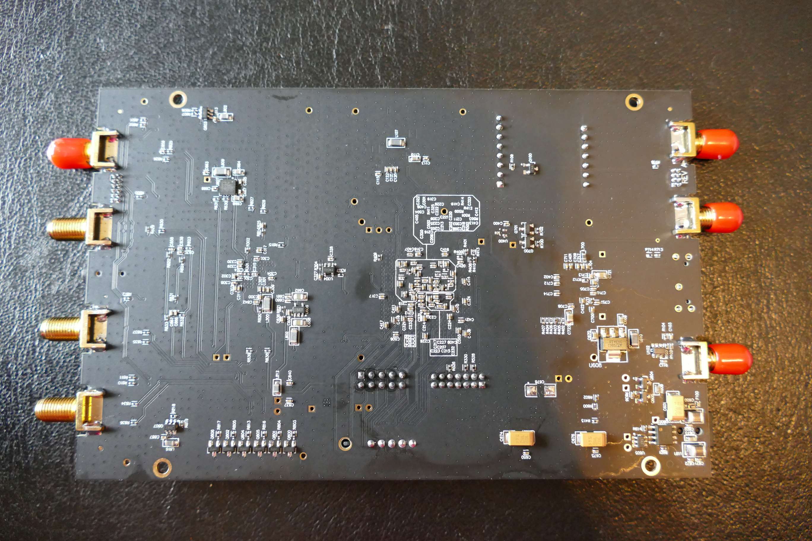 Płyta główna SDR z FPGA (B210) - W powietrze wyleciała sekcja zasilania ...