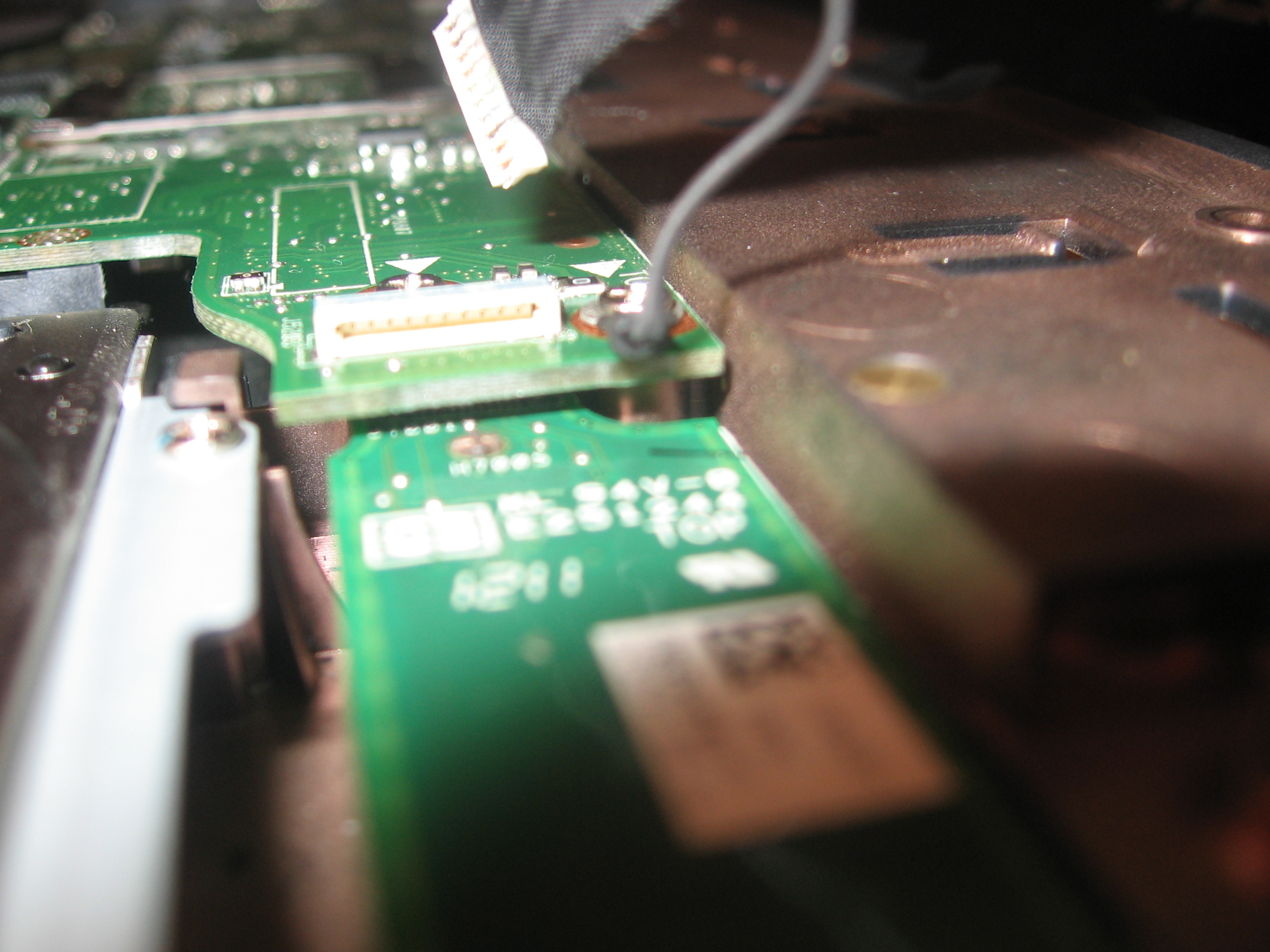 Asus EEE 1225C - Płytka włącznika, połaczenie z płyta główną.