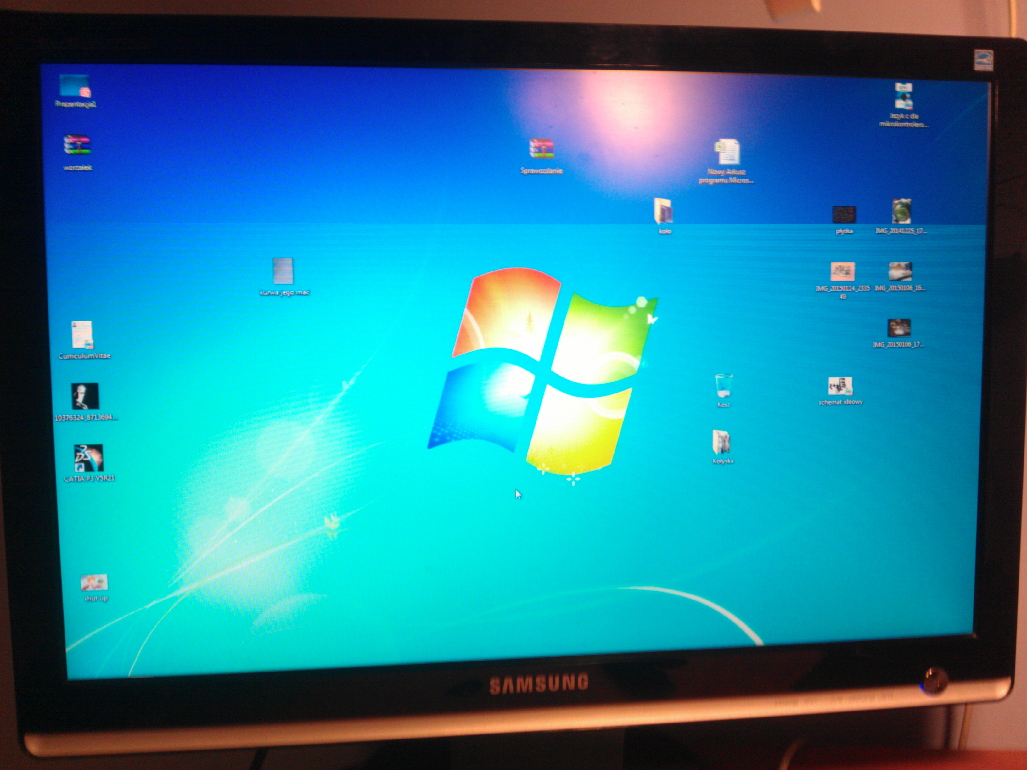 Samsung SyncMaster 223BW - Miganie, wyświetlanie białych pasów itp.