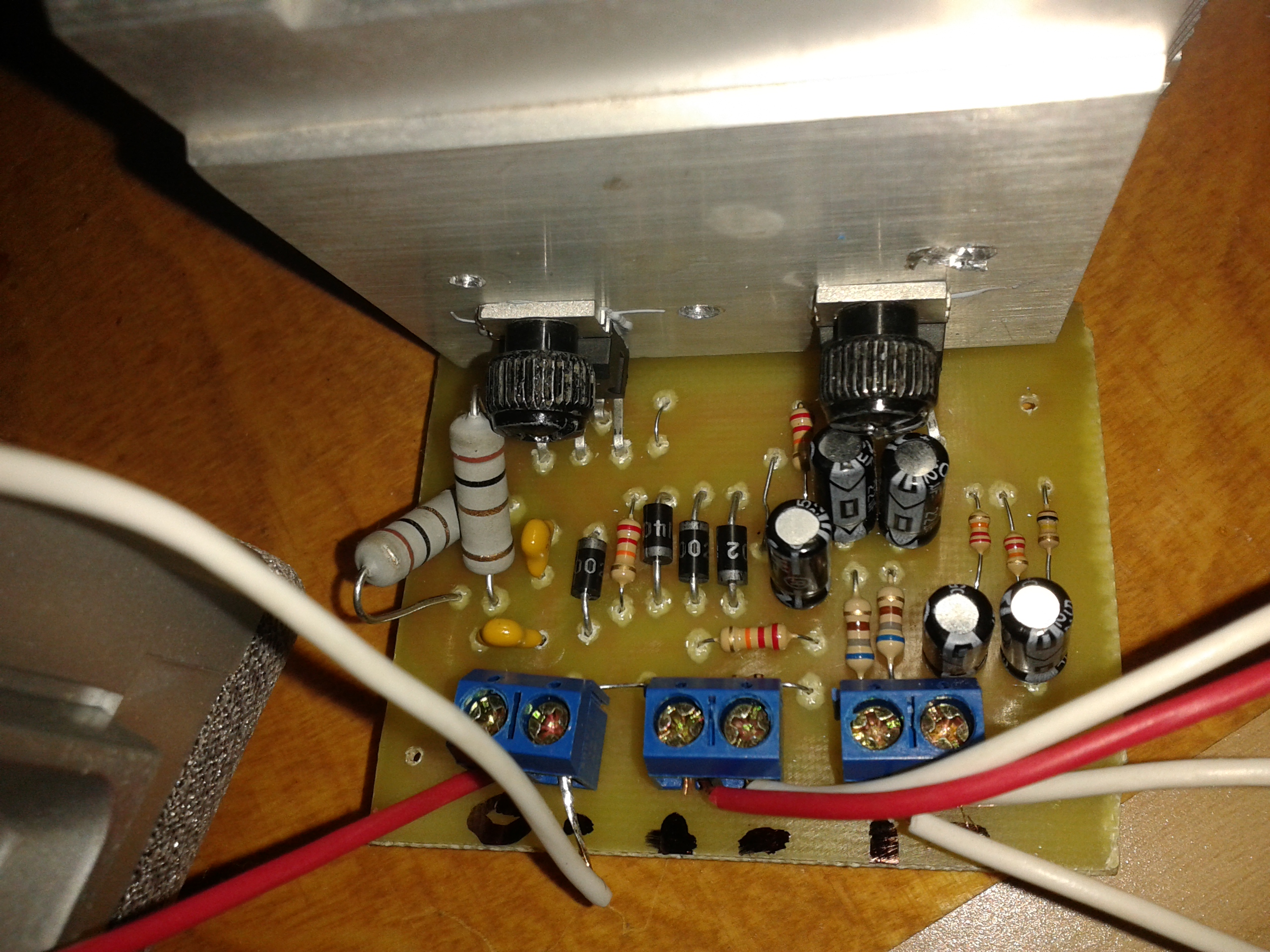 TDA2030 - brak napięcia na 4 nóżce, wzmacniacz z 2xTDA2030A nie działa