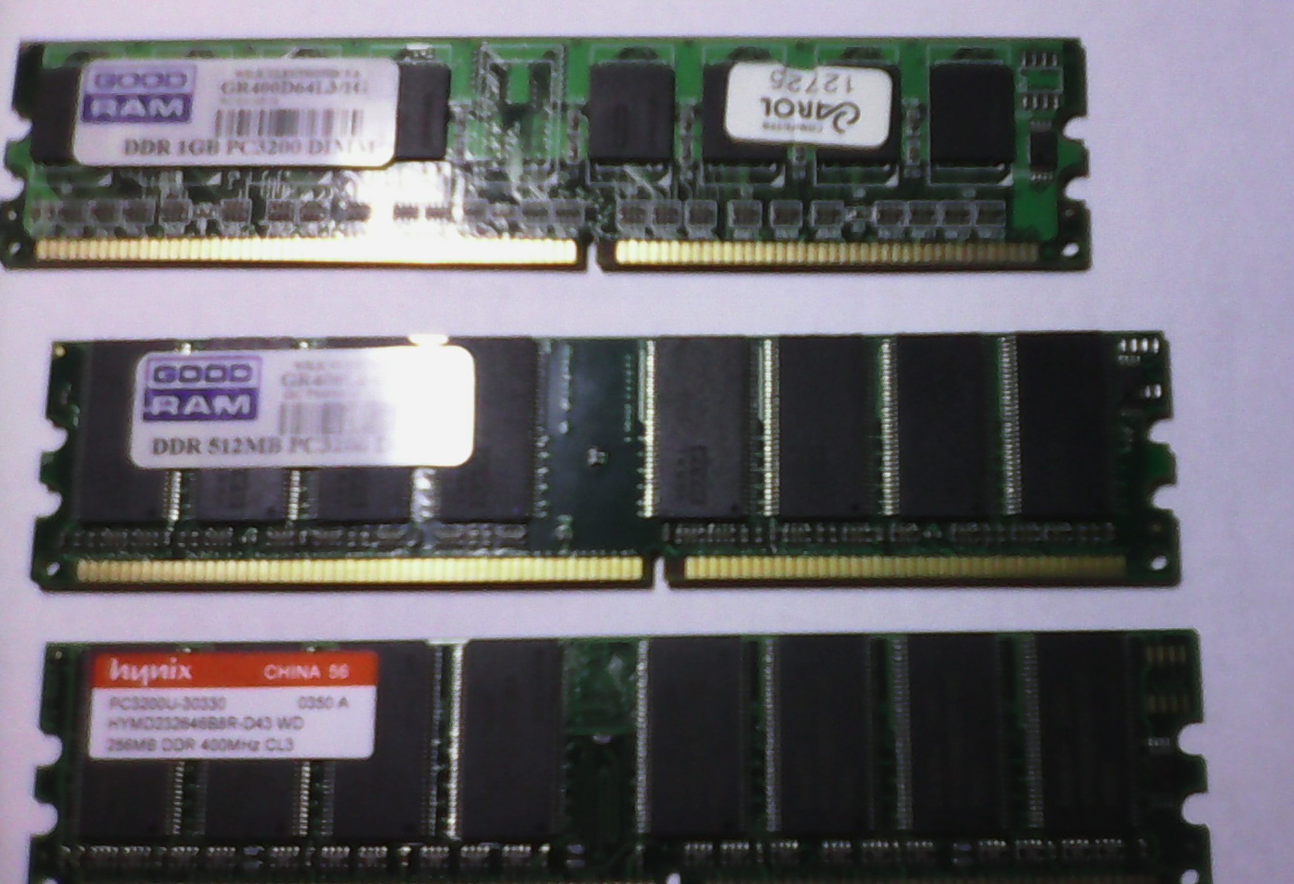 MSI KT3V - Płyta główna nie wykrywa pamięci RAM 1GB, komputer piszczy