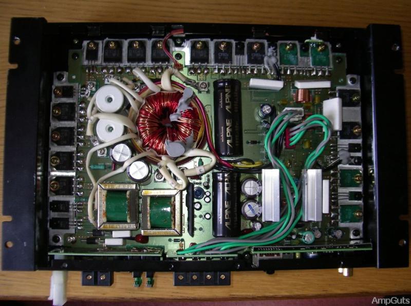 Wzmacniacz ALPINE 3539 - wyłączony pobiera prąd...