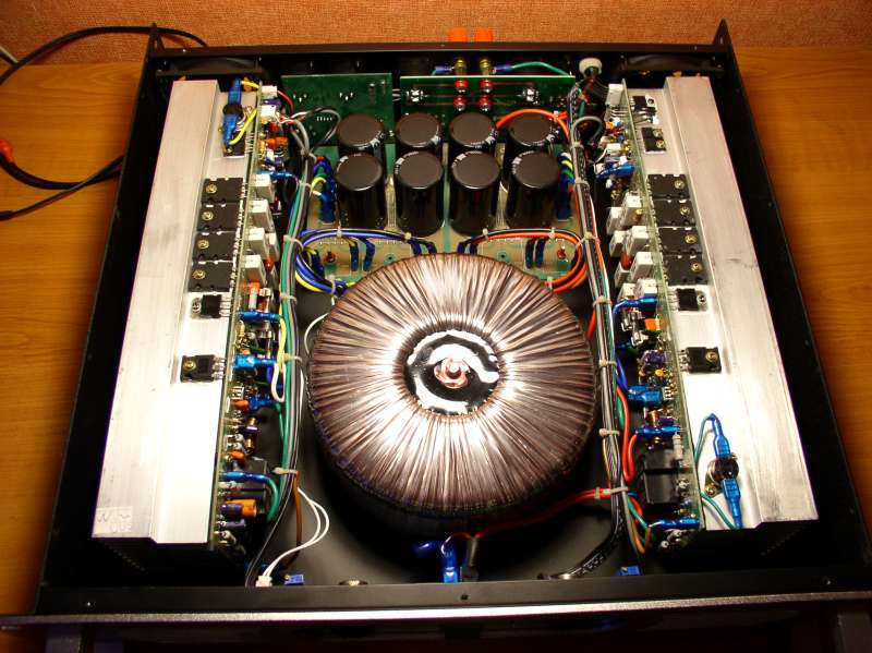 Omnitronic P-1500. Opinie na temat sprzętu. Ile ma mocy RMS?