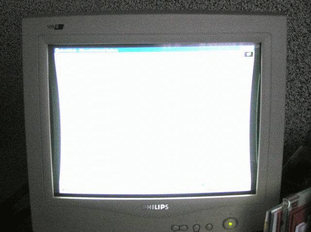 Philips 105B - niestabilne wygięcie obrazu, znika po puknięciu w obudowę