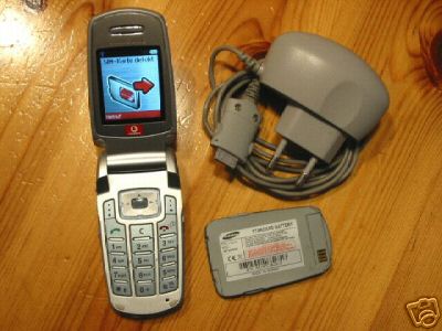 Samsung E710 nie wykrywa karty SIM po włączeniu – co sprawdzić?