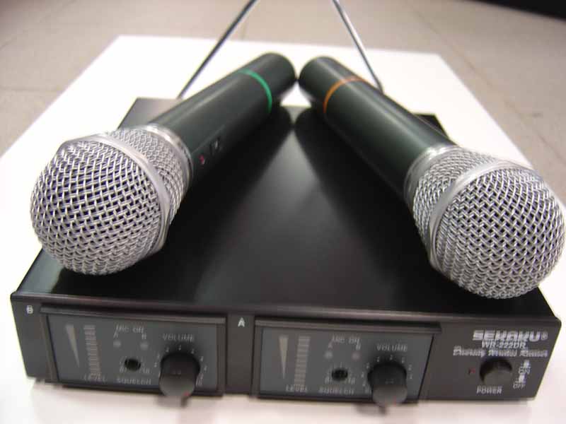 Sekaku mikrofon. Potencjometr sqelch. Przełącznik z tyłu.